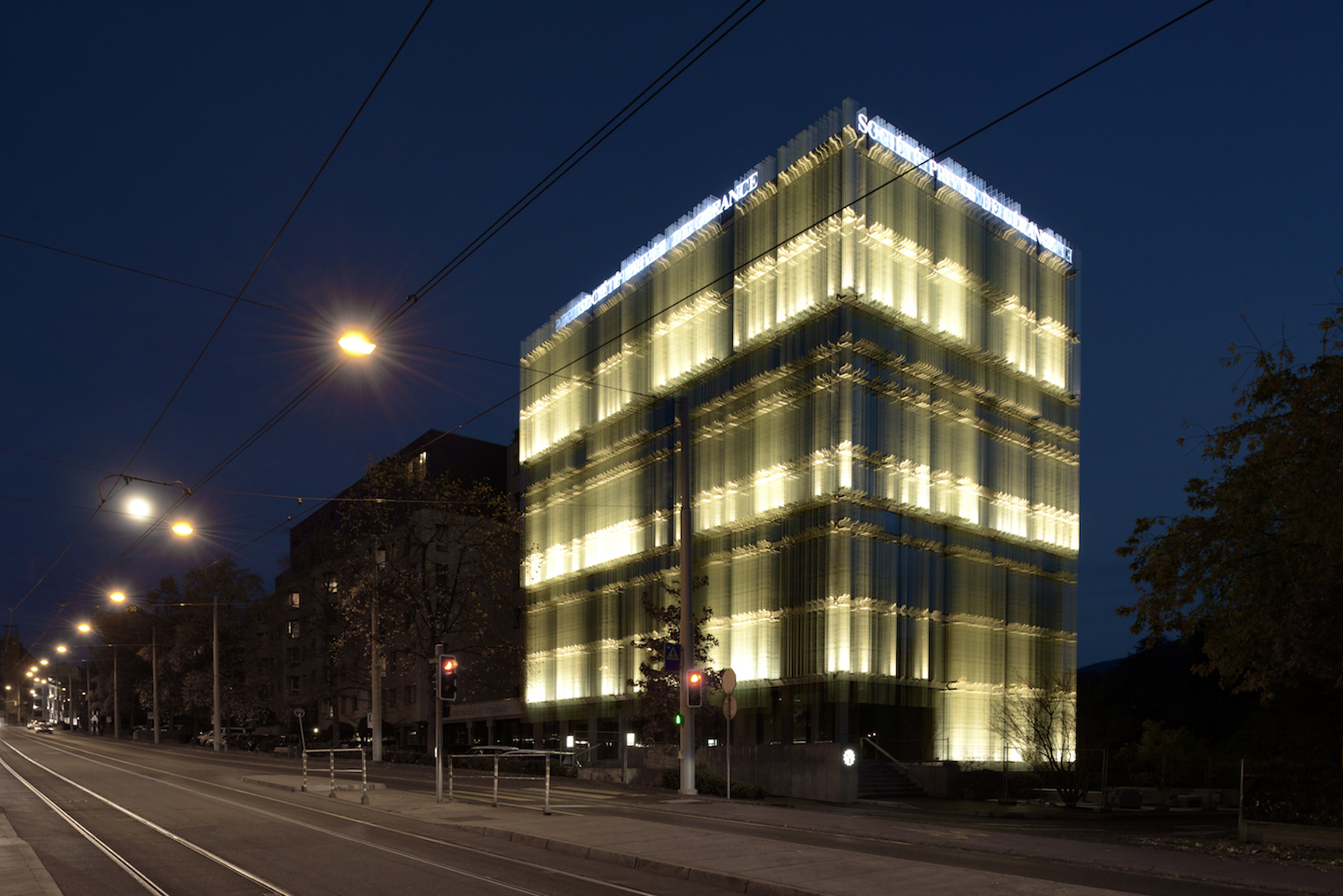 Gallery of This Building Saves Energy with a Pioneering Triple-Layer ...