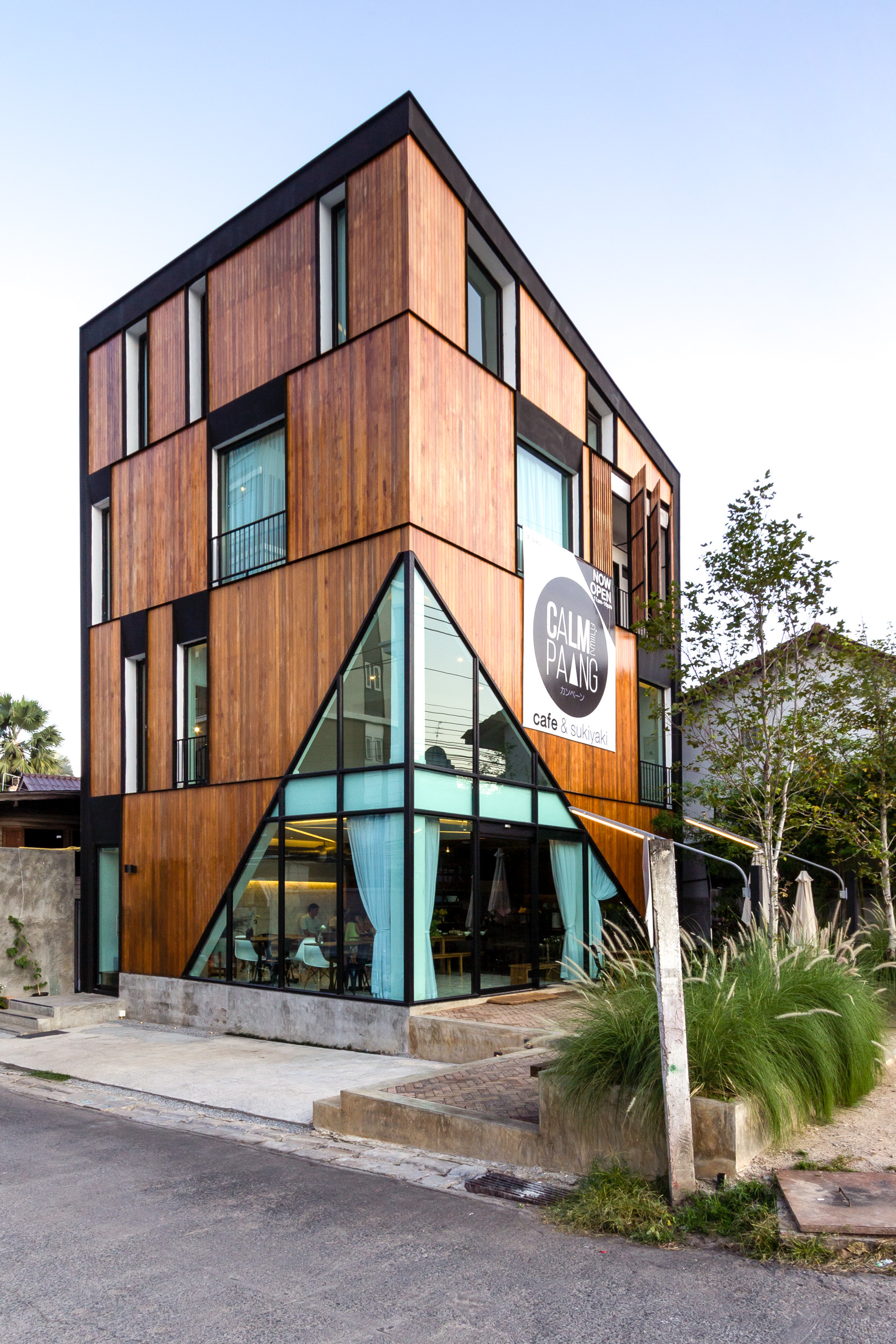 Calm Paang / Full Scale Studio | ArchDaily