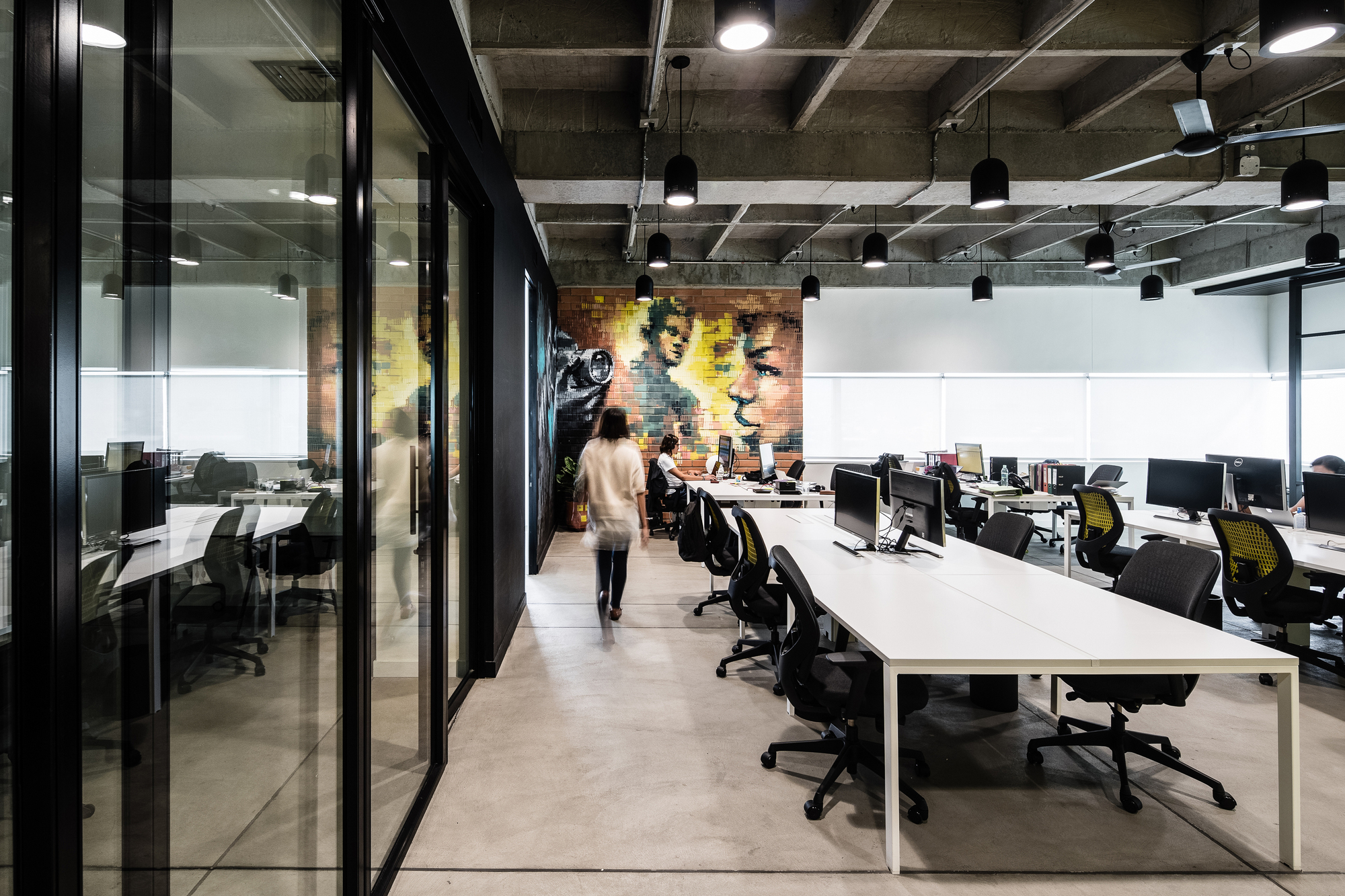 Galeria de Escritório Designit Medellín / Verónica Bello + Javier Velo - 6