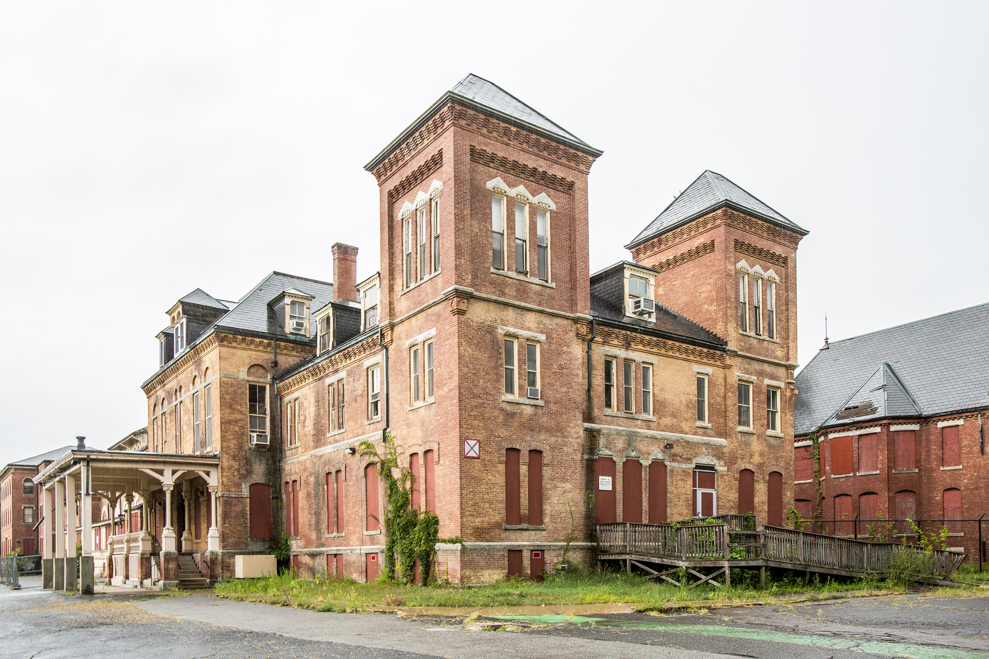 Gallery of These Images of Abandoned Insane Asylums Show Architecture ...