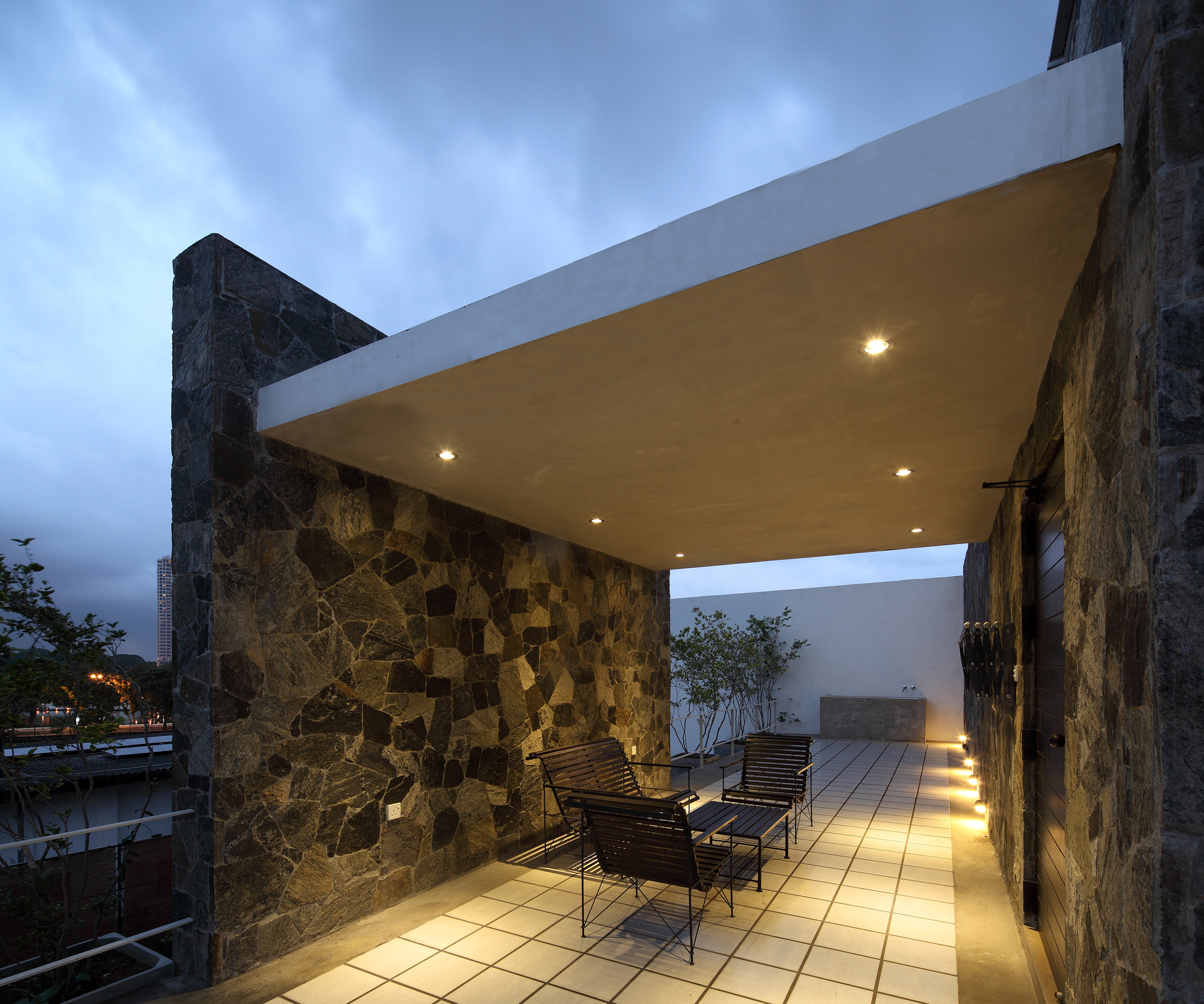 Gallery of 'Urban Envelope' Samuel House / MMGS Architects - 22