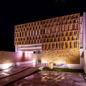 Memoir Medical Clinic / Estudio ELGUE | ArchDaily