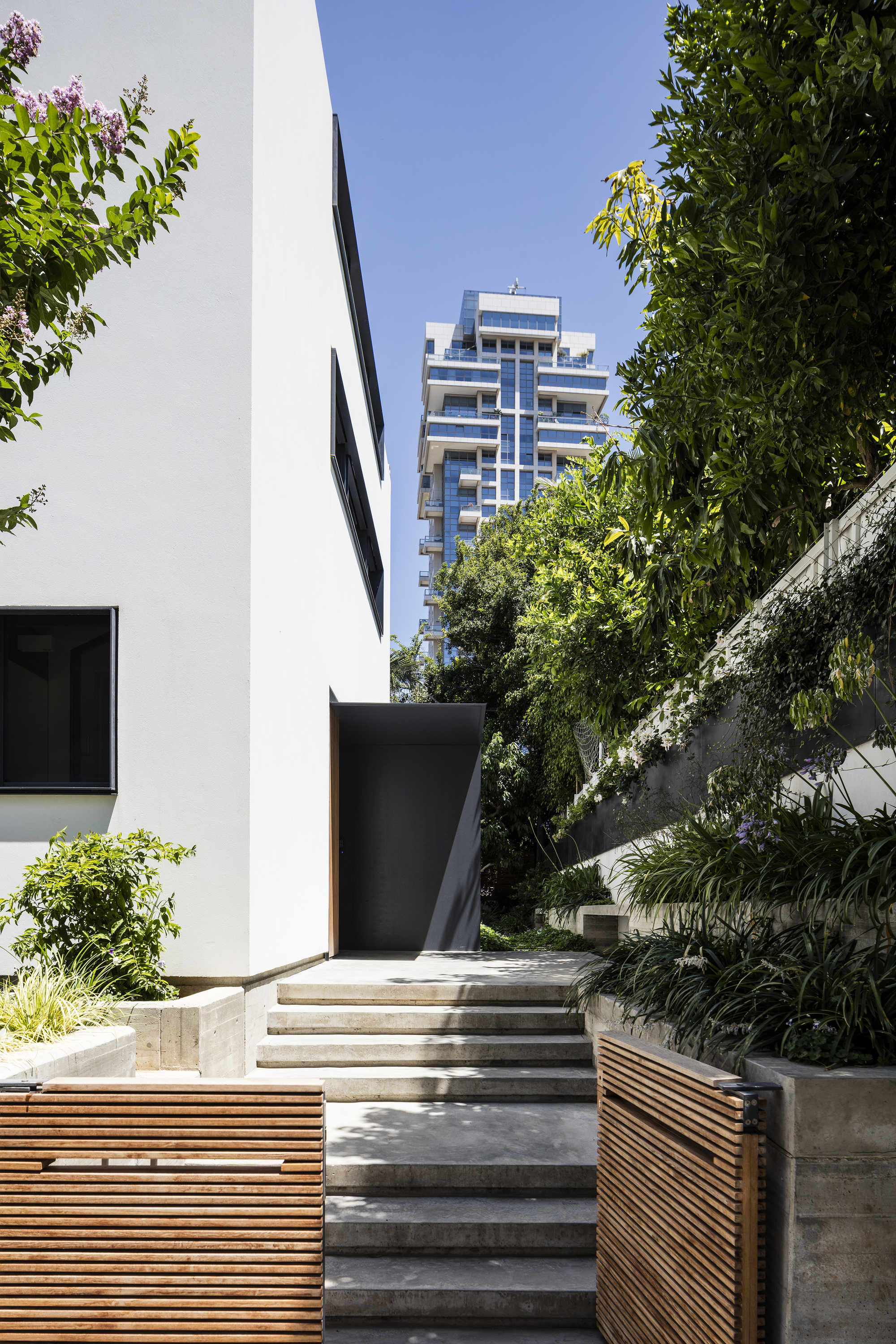 Gallery of U House / Ronnie Alroy Architects - 10