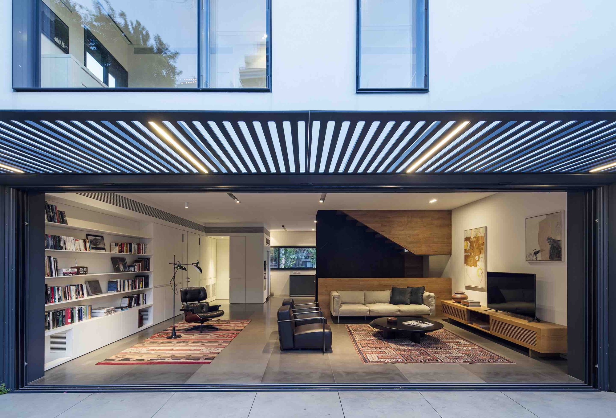 Gallery of U House / Ronnie Alroy Architects - 2