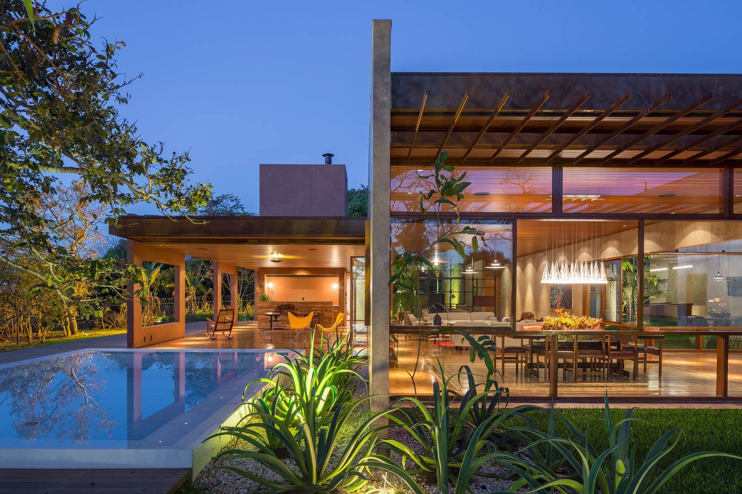 Gallery of This Brazilian House Uses Different Materials as an ...