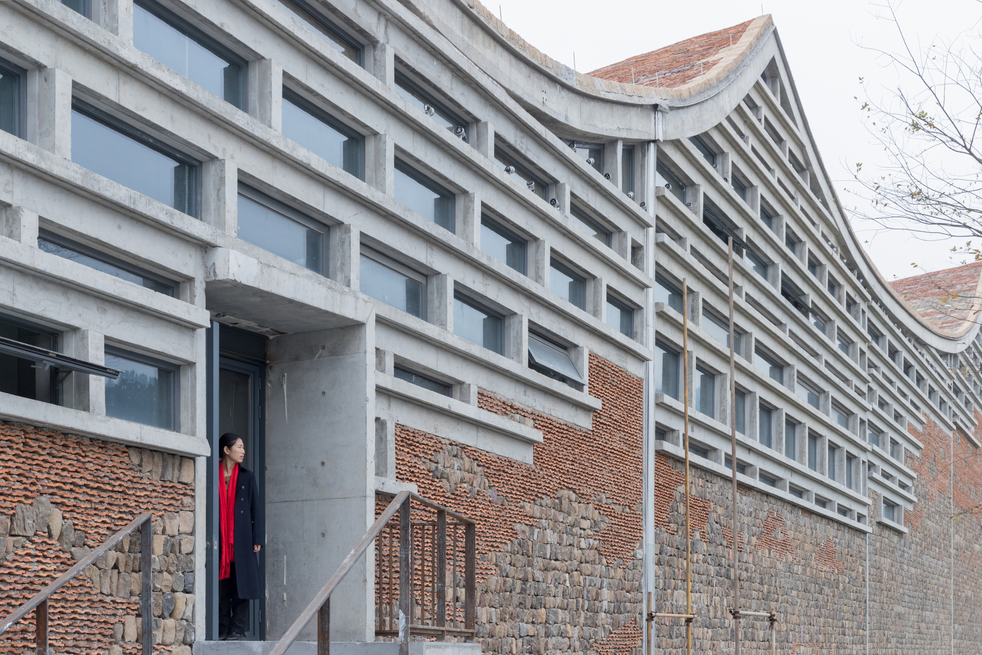 Gallery of Kenneth Frampton On The Work of Wang Shu and Lu Wenyu - 16