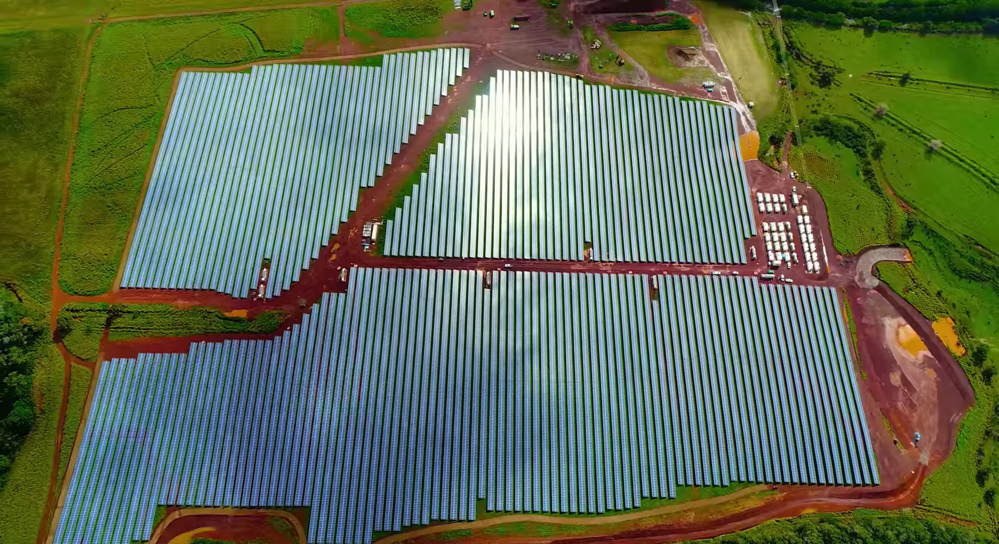 Galería de Tesla debuta granja solar con 55.000 paneles en Hawaii - 2