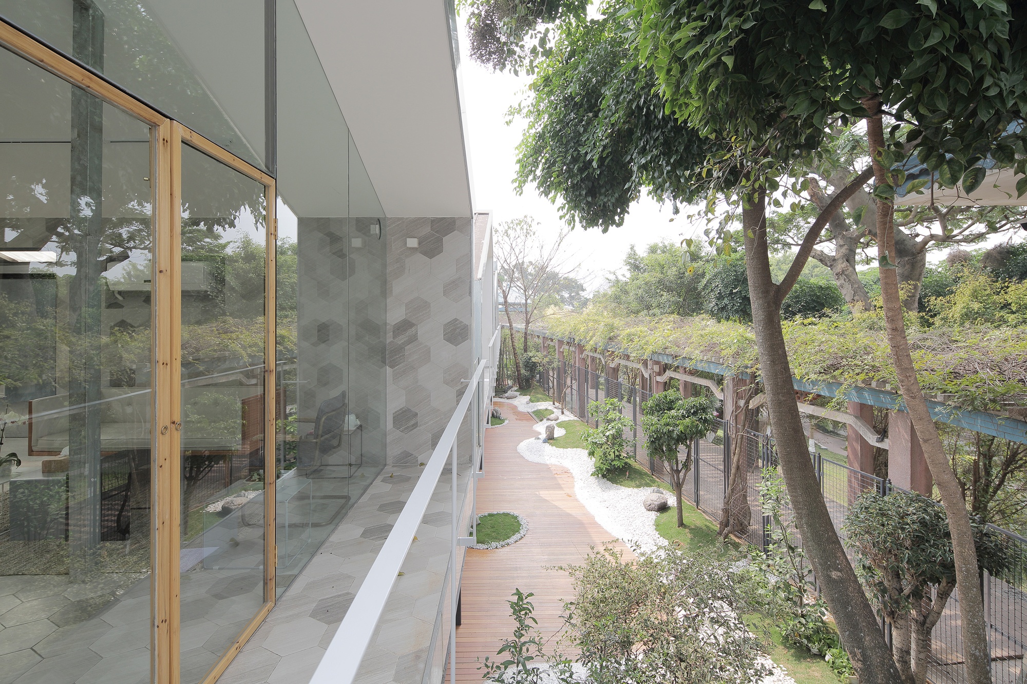 Gallery of Work-Studio in a Plant-House / O-office Architects - 15