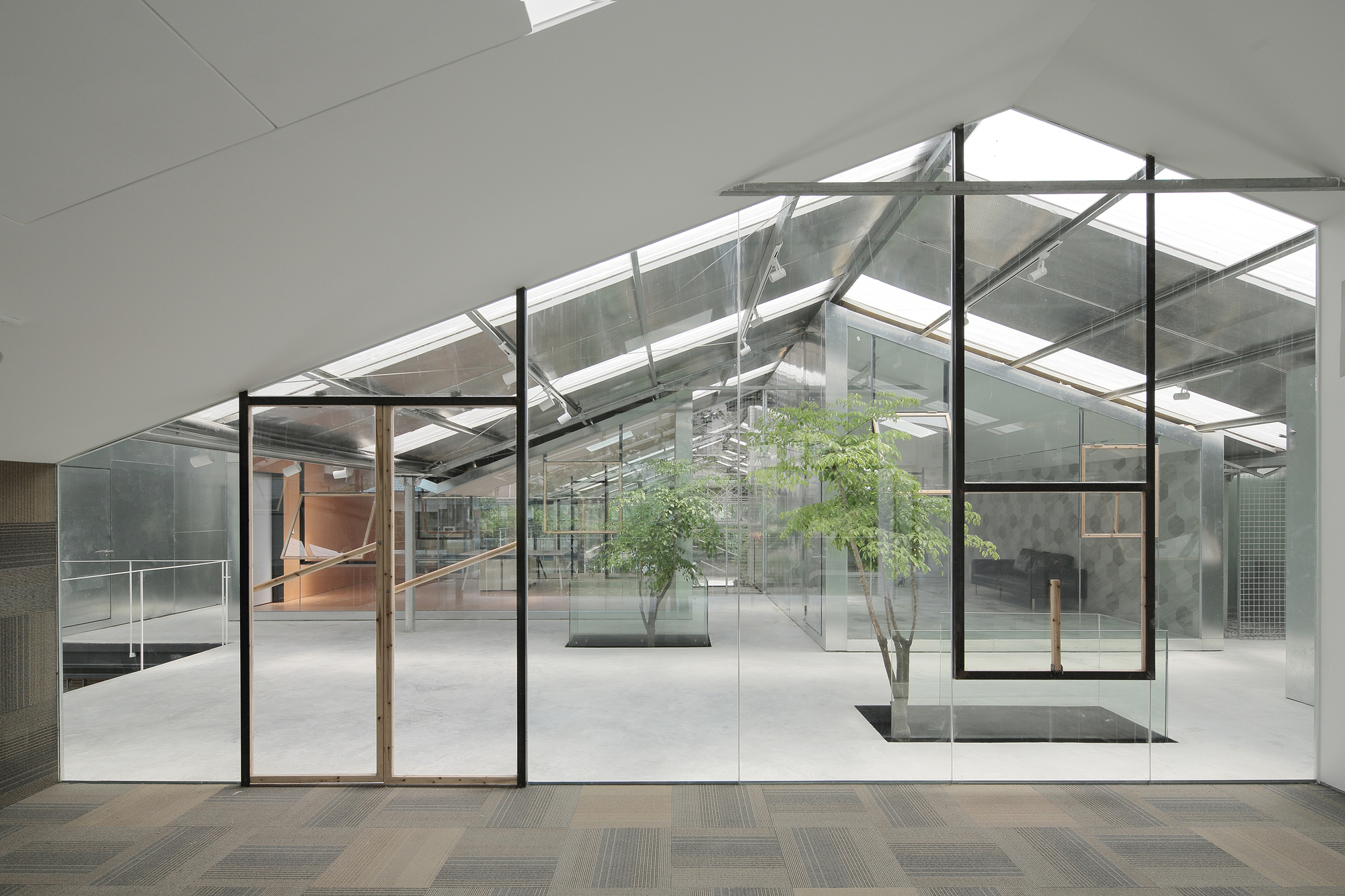 Gallery of Work-Studio in a Plant-House / O-office Architects - 5