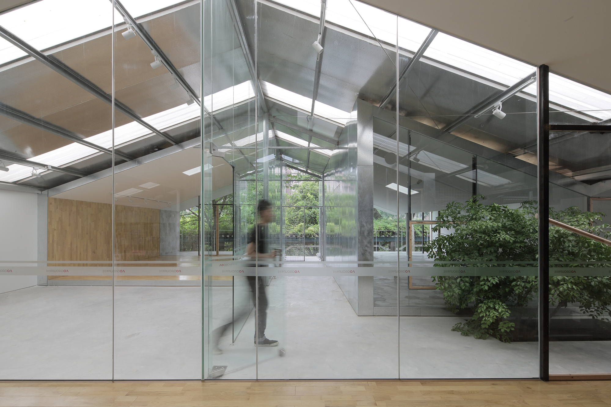 Gallery of Work-Studio in a Plant-House / O-office Architects - 2