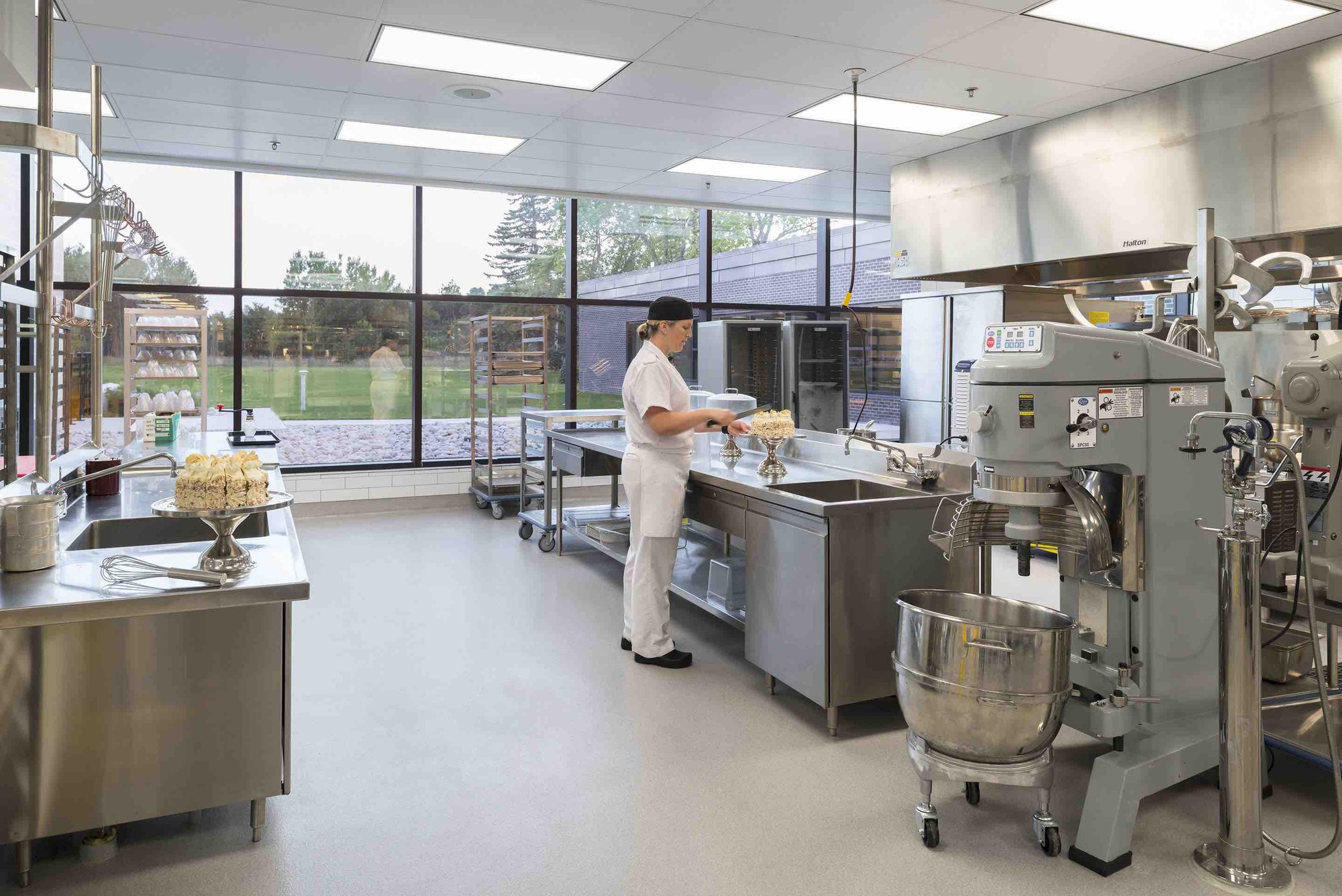 Gallery of CFB Borden All Ranks Kitchen and Dining Facilities / FABRIQ ...