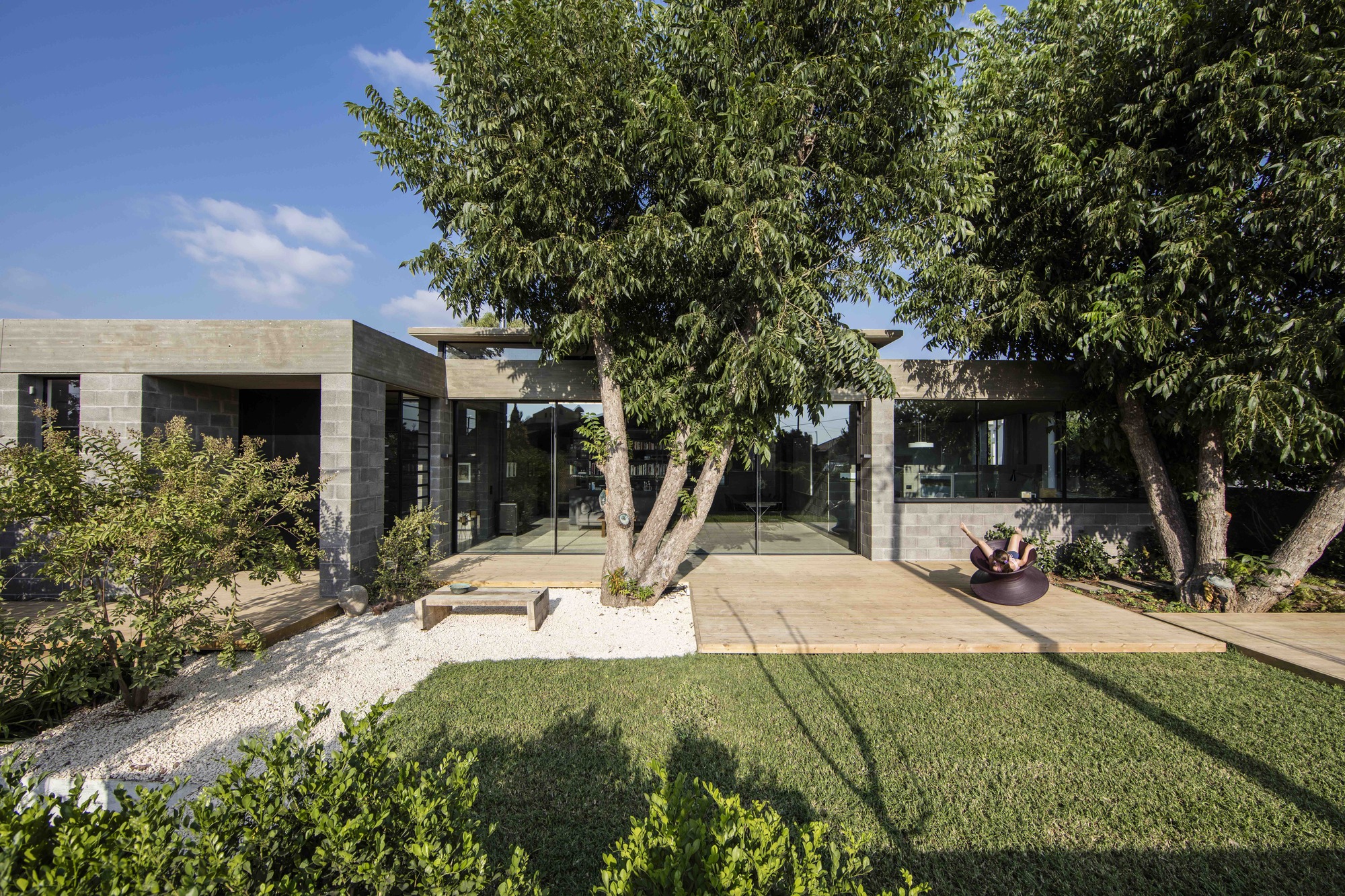 Gallery of Bare House / Jacobs-Yaniv Architects - 12