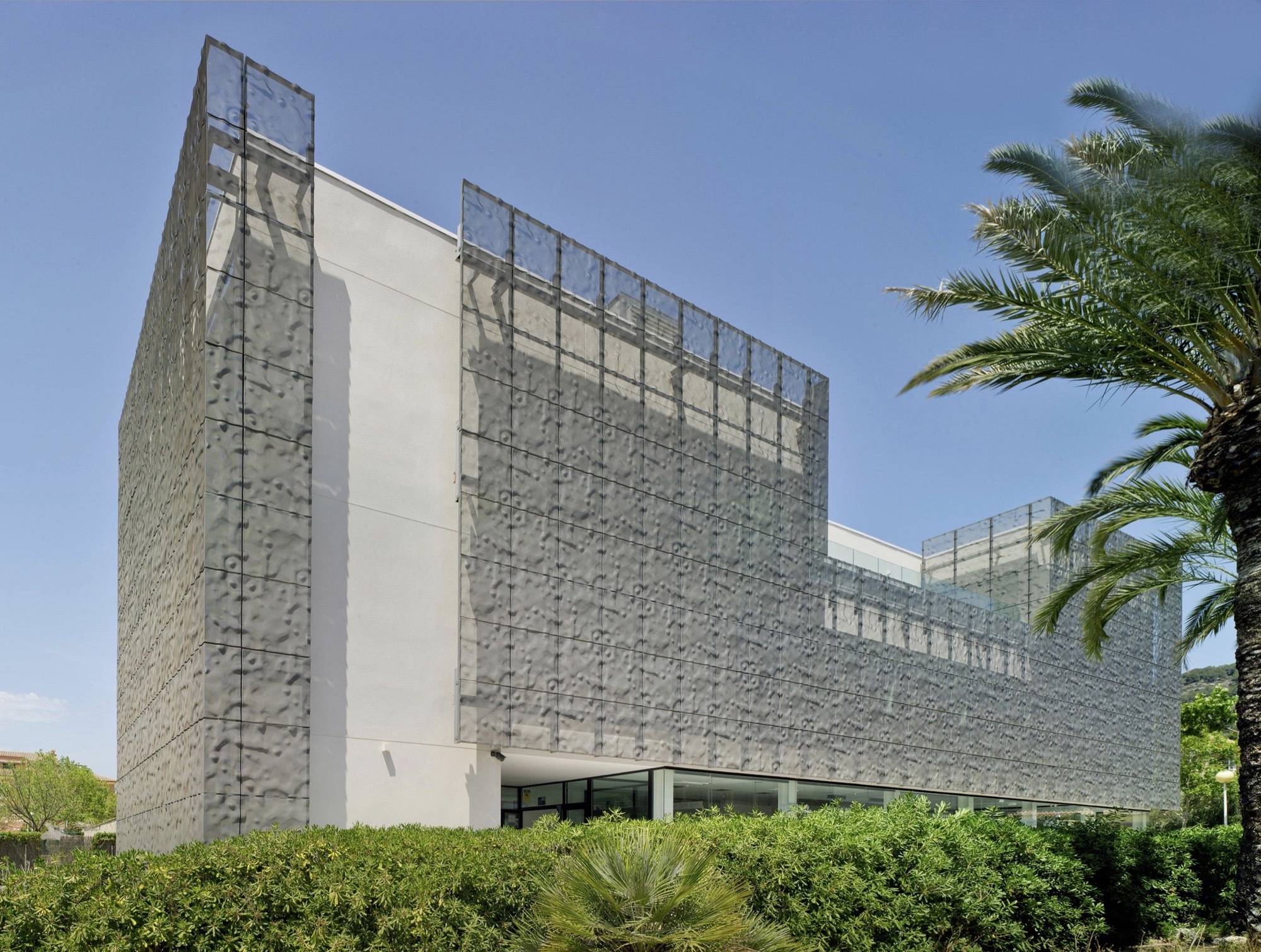 Gallery of Public Library and Socio-Cultural Center / Singular Studio - 16