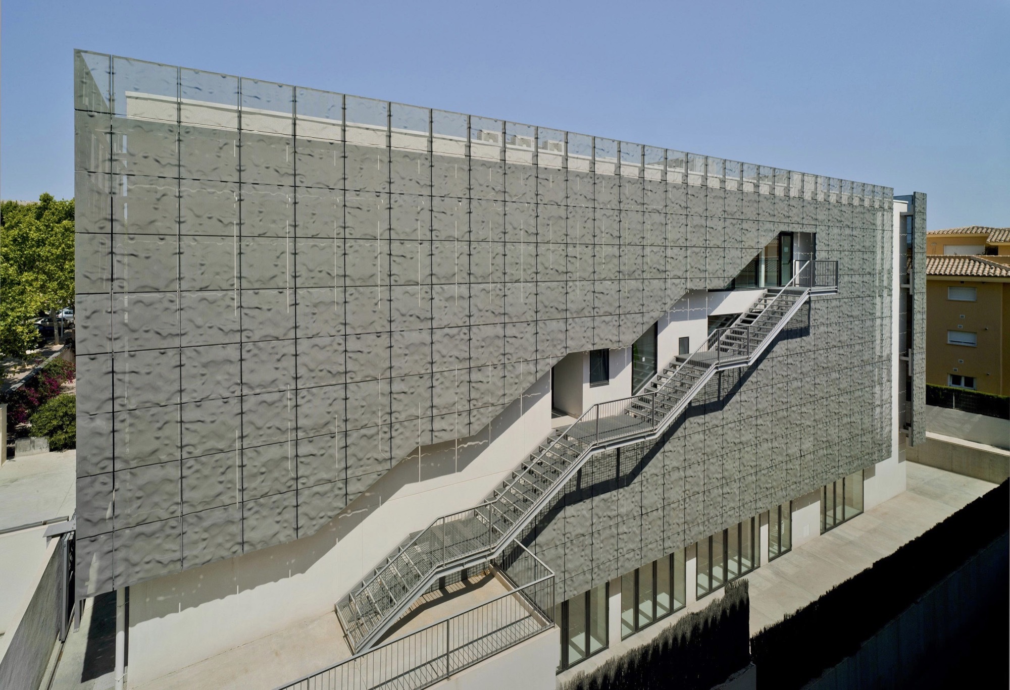 Gallery of Public Library and Socio-Cultural Center / Singular Studio - 18