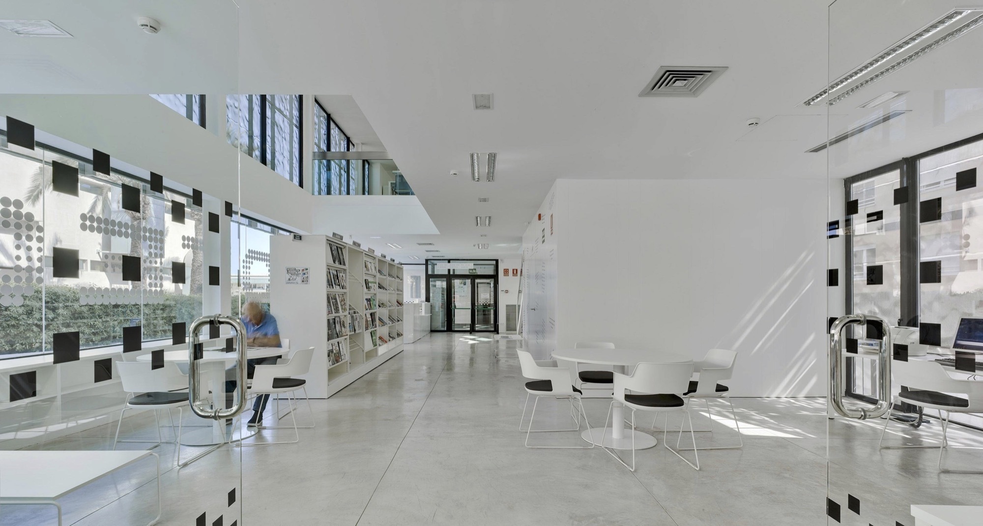 Gallery of Public Library and Socio-Cultural Center / Singular Studio - 8