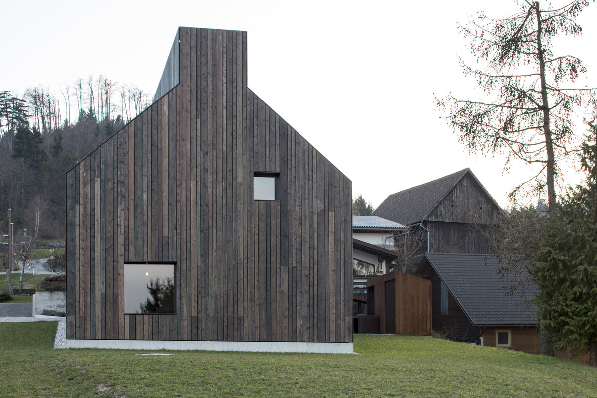 Gallery of Chimney House / Dekleva Gregorič architects - 7