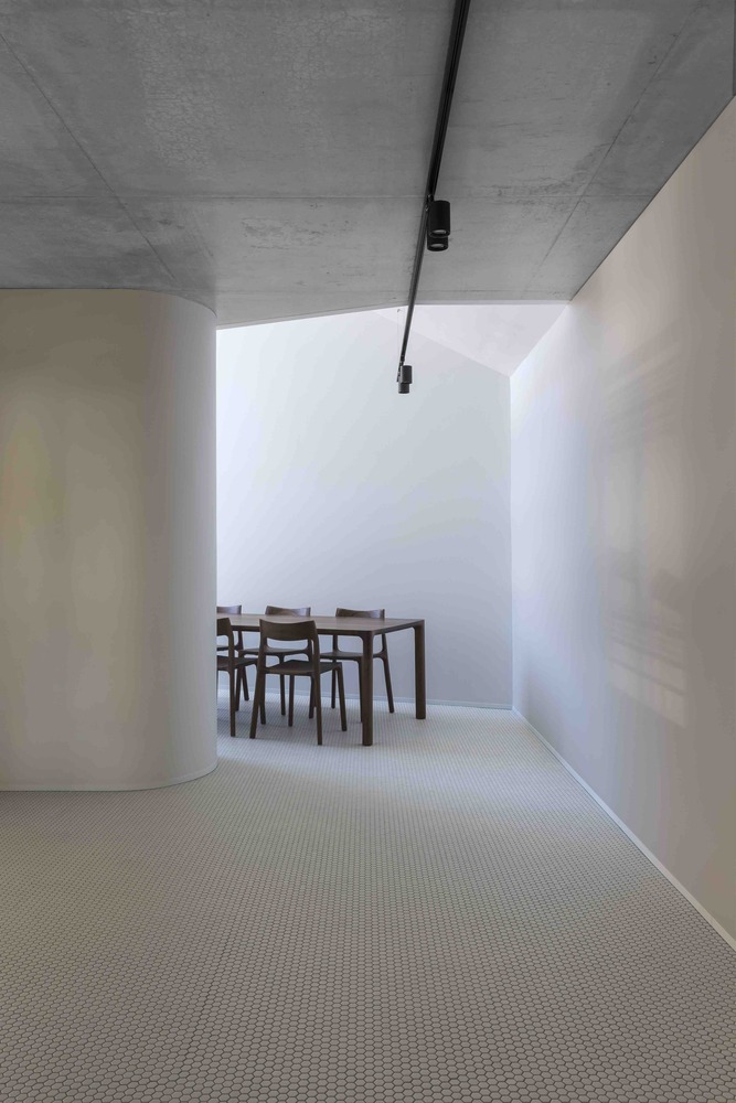 Gallery of Crown 515 / Smart Design Studio - 2