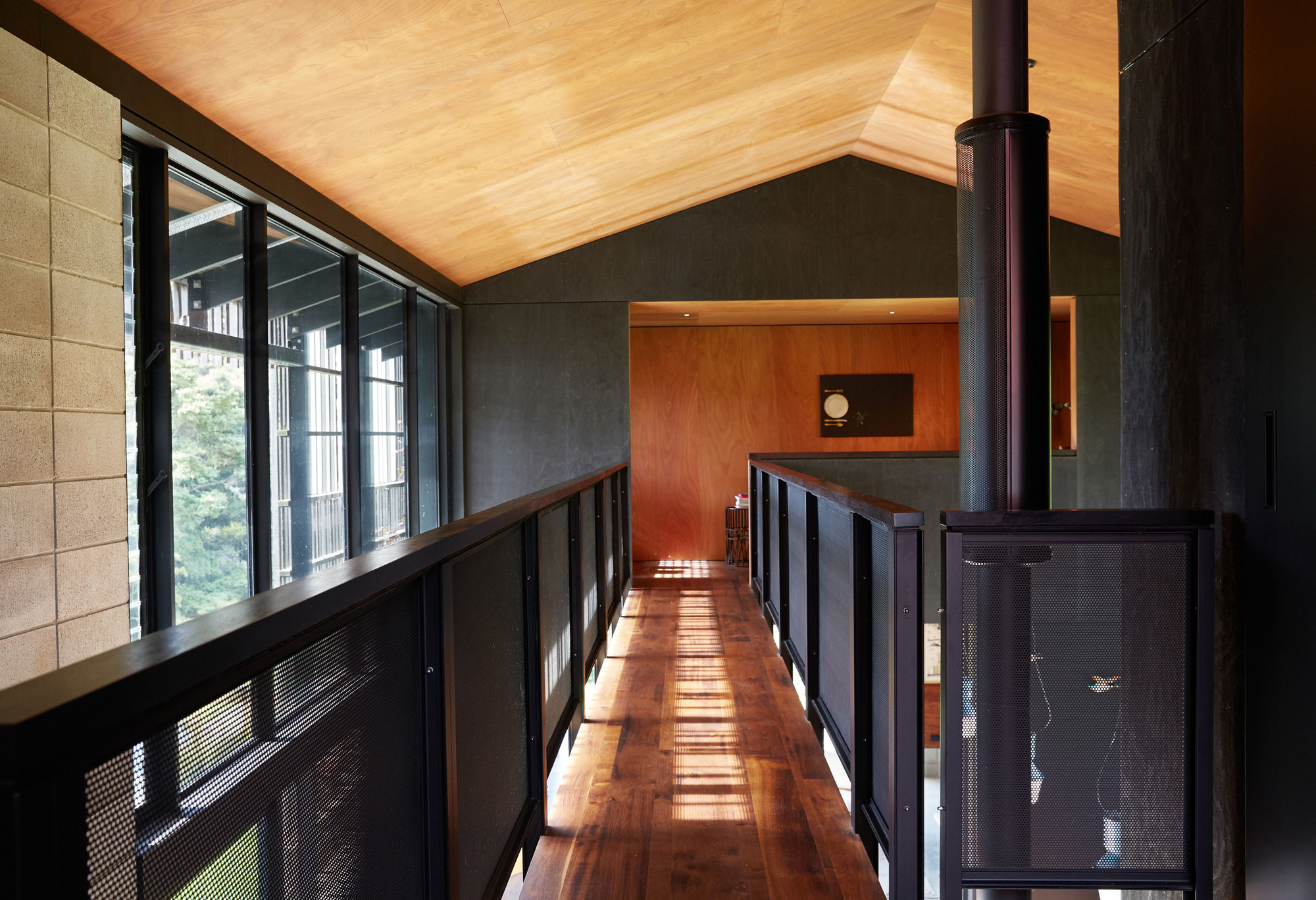 Gallery of Inland House / Gerrad Hall Architects - 4