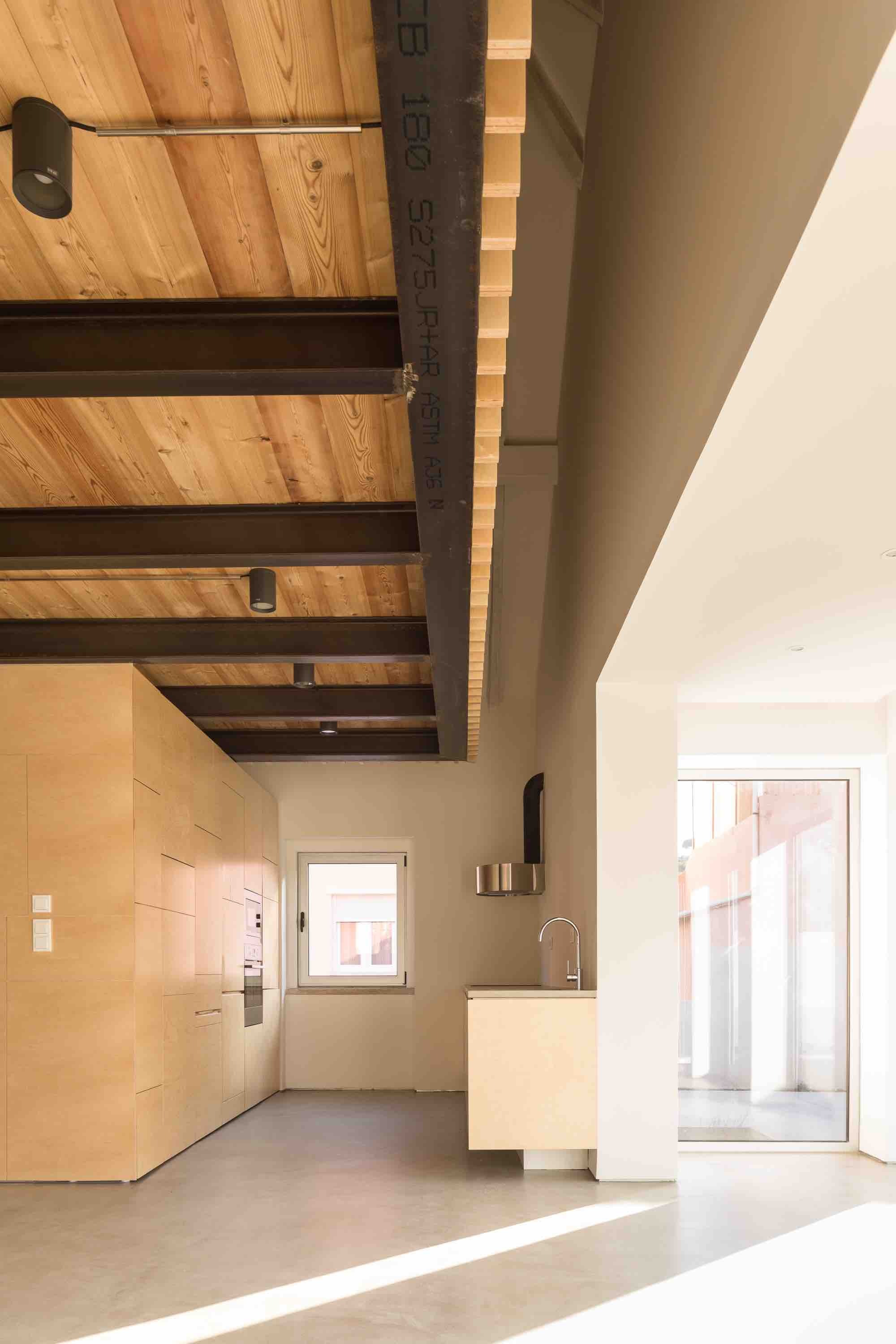 Gallery of House in Trafaria / Manuel Tojal Architects - 43