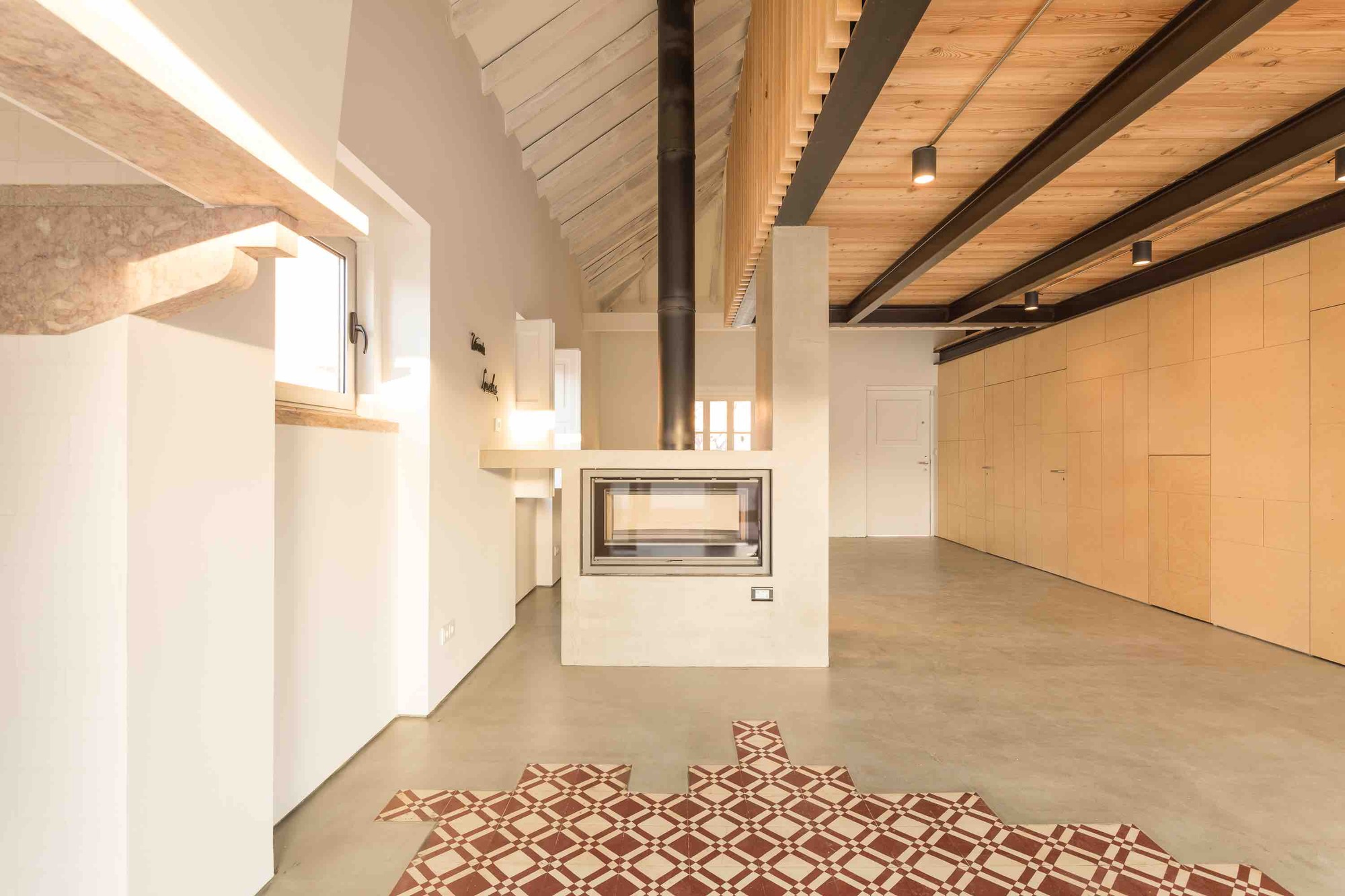 Gallery of House in Trafaria / Manuel Tojal Architects - 34