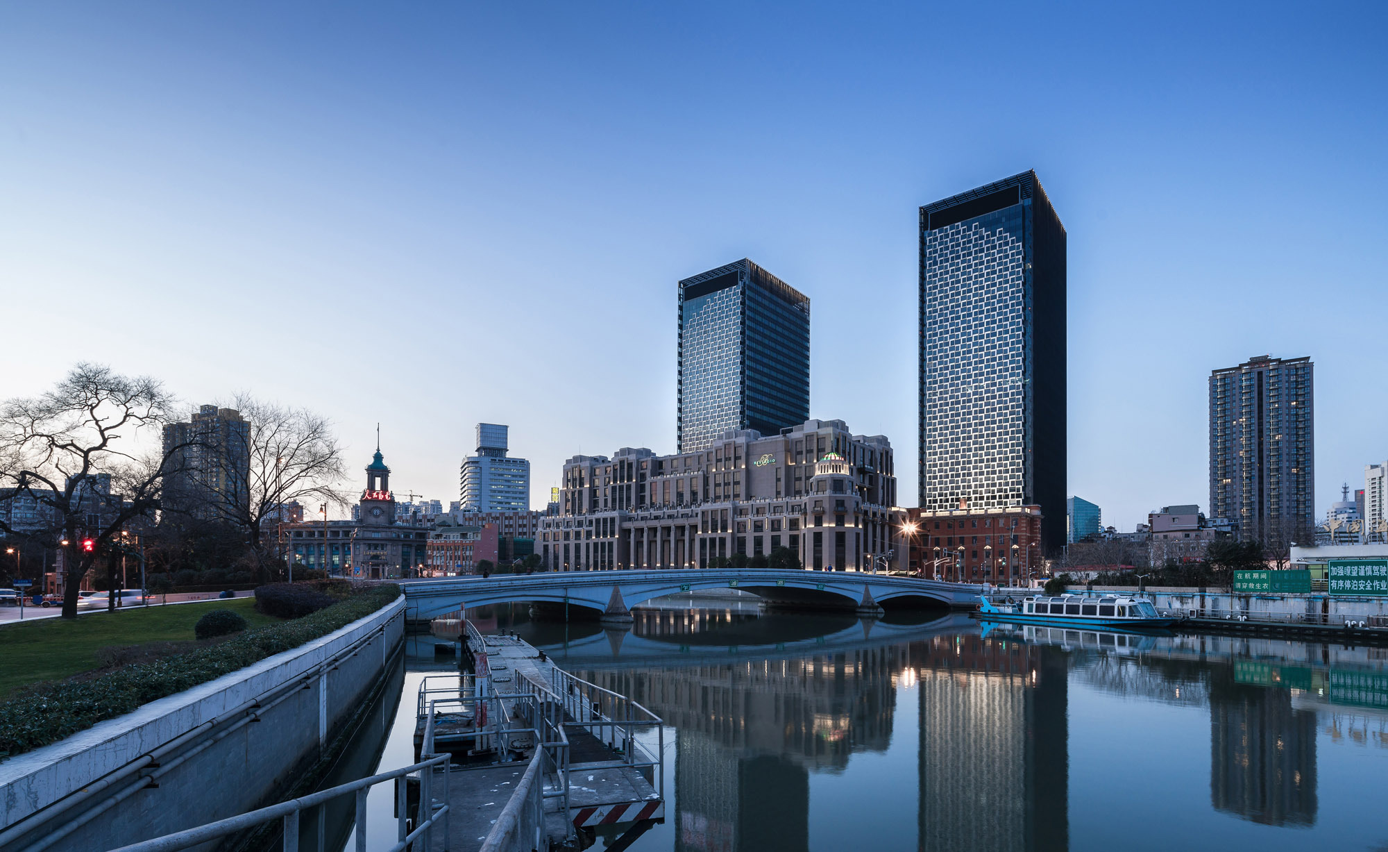 Gallery of Shanghai Landmark Center / Aedas - 11