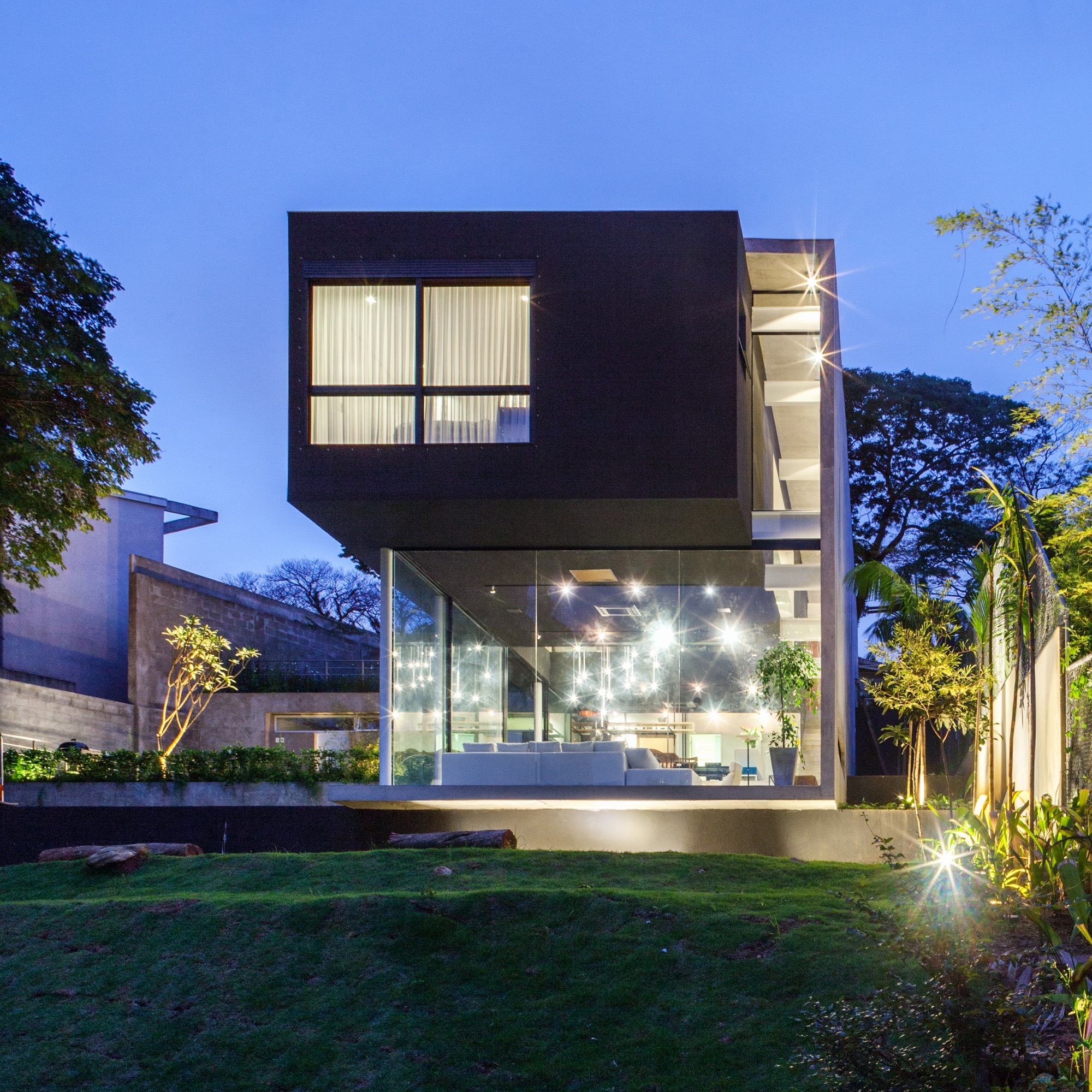 Gallery of Mattos House / FGMF - 4