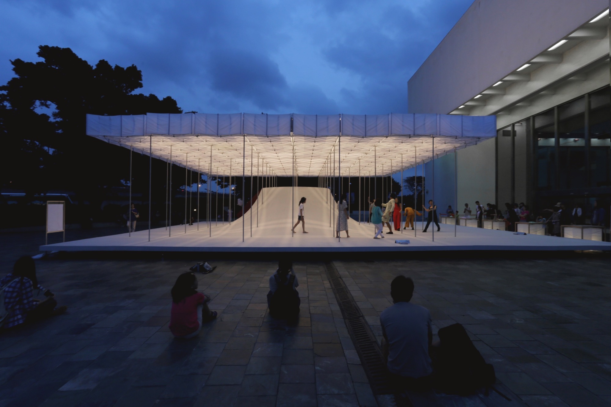 Gallery of Floating Pavilion / Shen Ting Tseng architects - 29