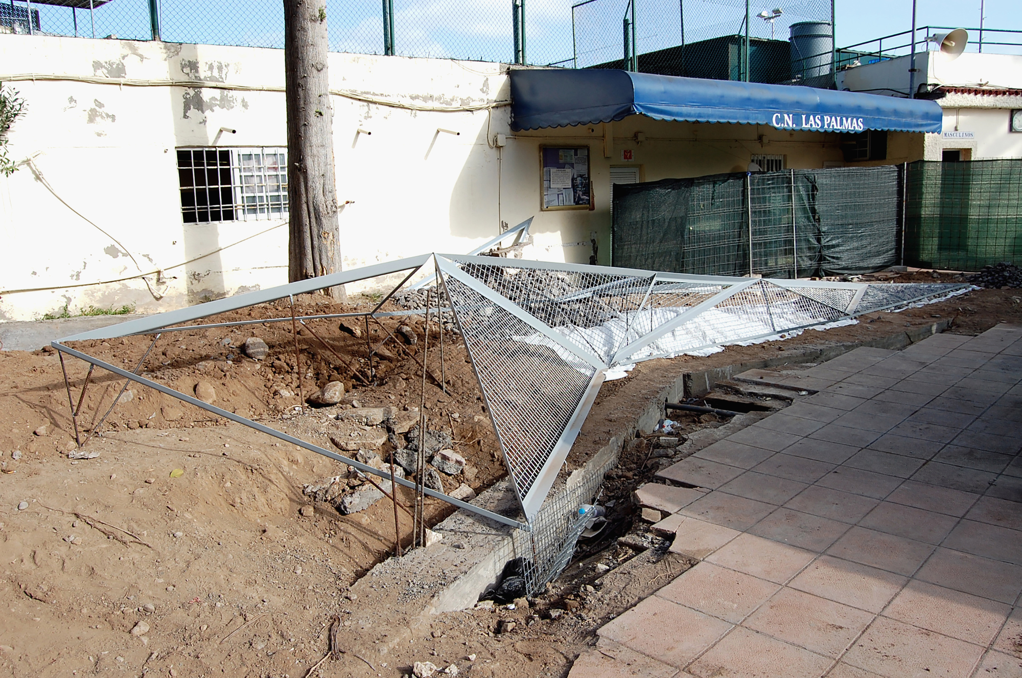 Gallery of A Triangulated Ramp Made For People With Reduced Mobility In ...