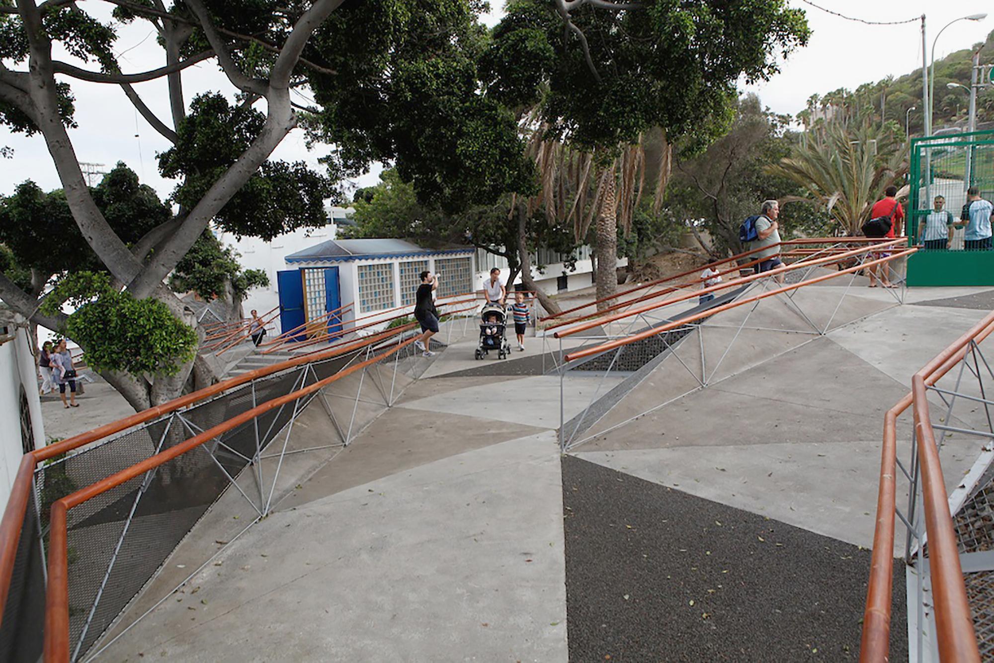 Gallery of A Triangulated Ramp Made For People With Reduced Mobility In ...