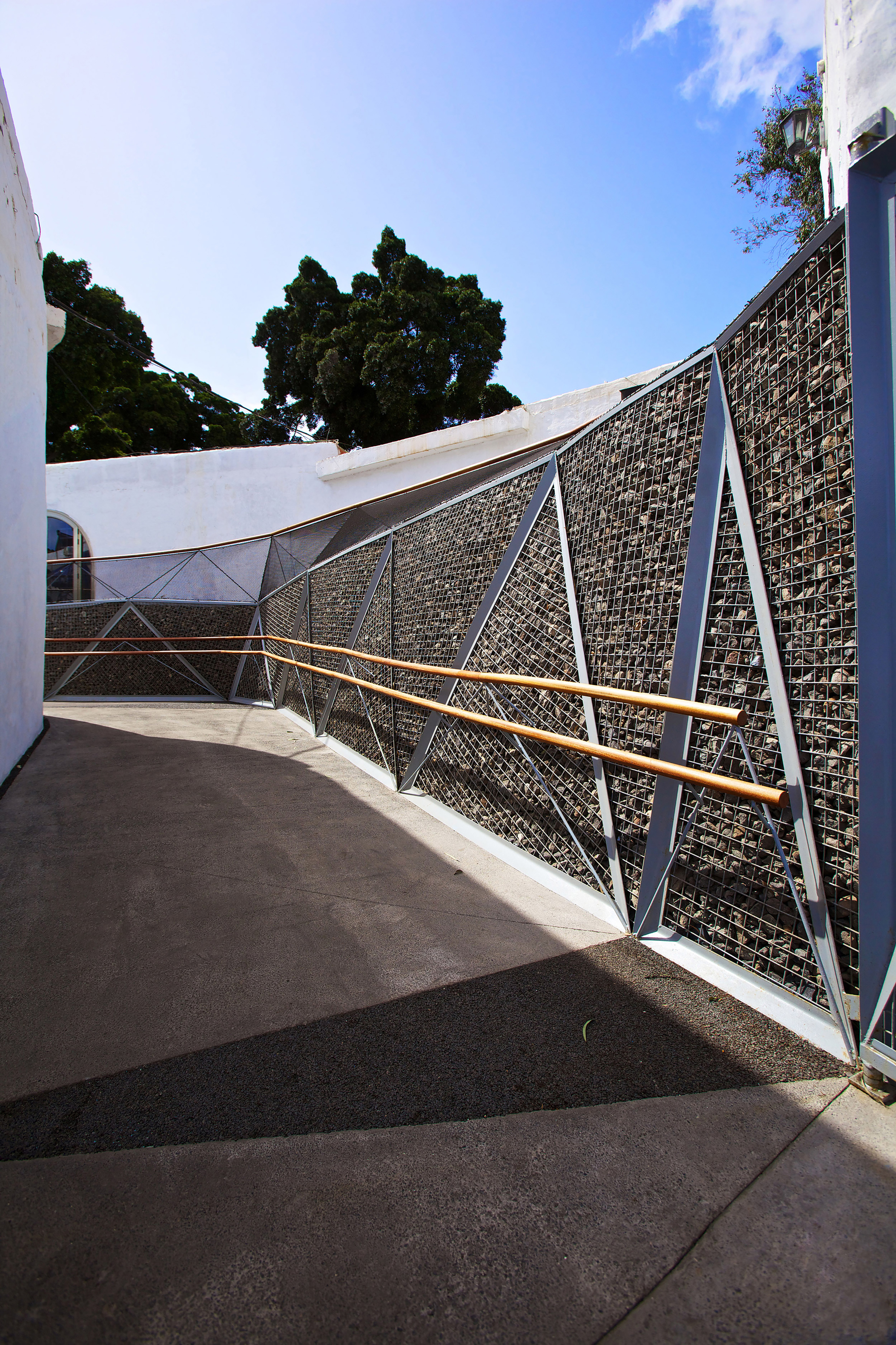 Gallery of A Triangulated Ramp Made For People With Reduced Mobility In ...