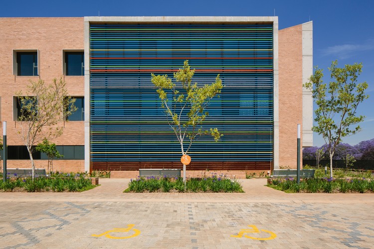 Nelson Mandela Children's Hospital / Sheppard Robson + John Cooper ...