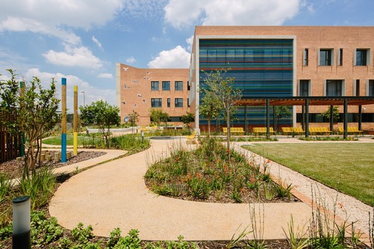 Nelson Mandela Children's Hospital / Sheppard Robson + John Cooper ...