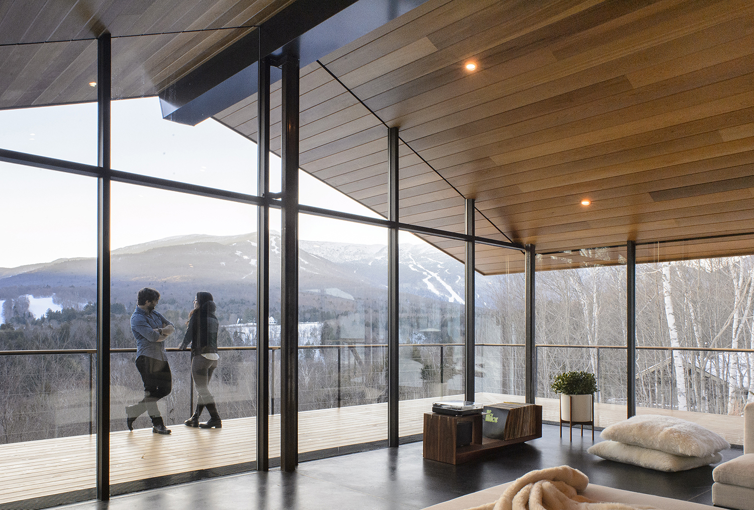 Gallery of Trefoil Glass House / J.Roc Design - 2