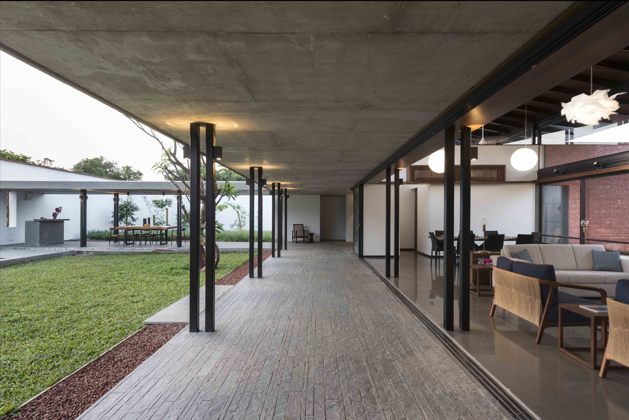 Gallery of The Twin Houses / SPASM Design Architects - 16