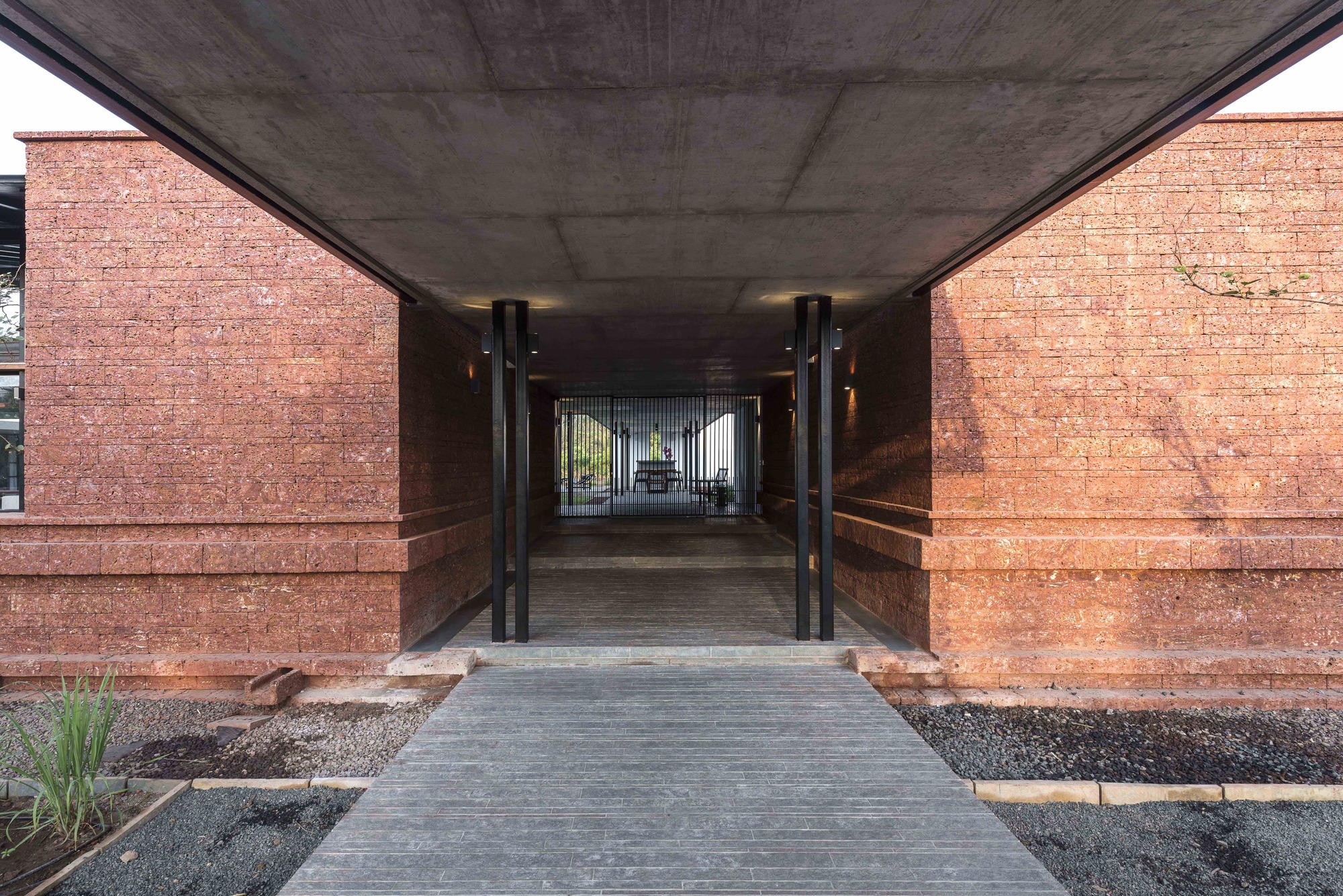 Gallery of The Twin Houses / SPASM Design Architects - 28