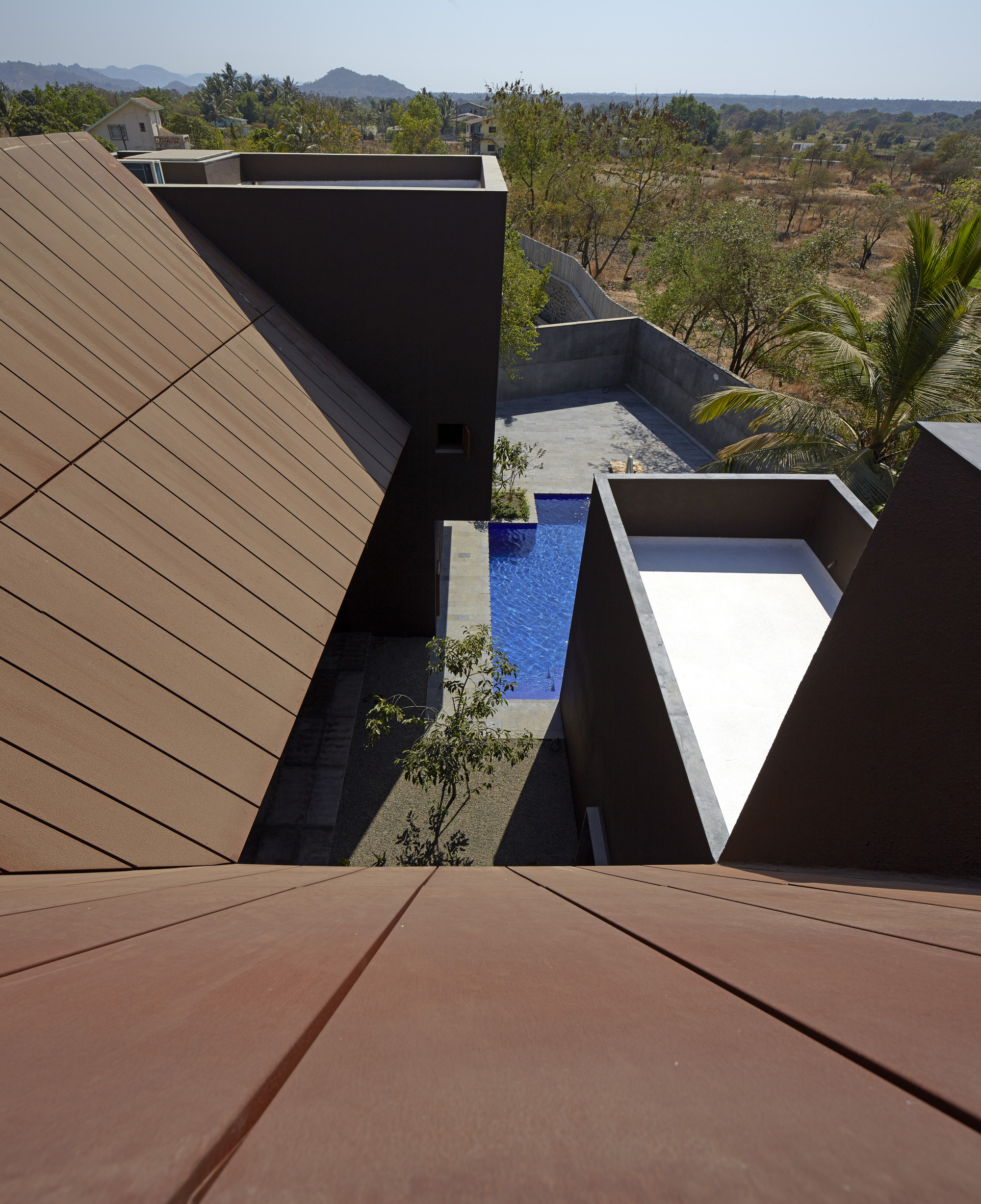 Gallery of The Shadow House / Samira Rathod Design Atelier - 21