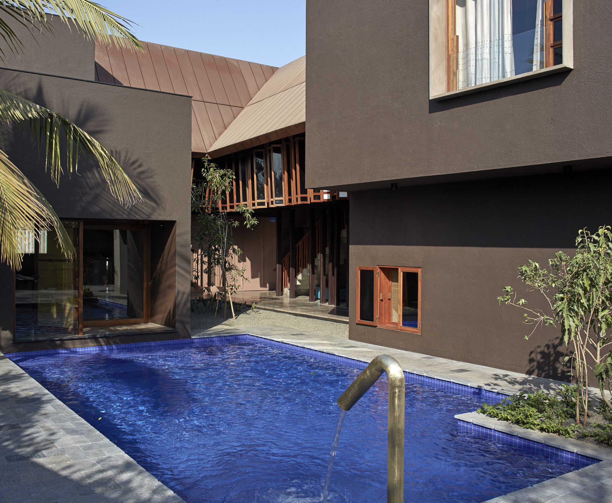 Gallery of The Shadow House / Samira Rathod Design Atelier - 24