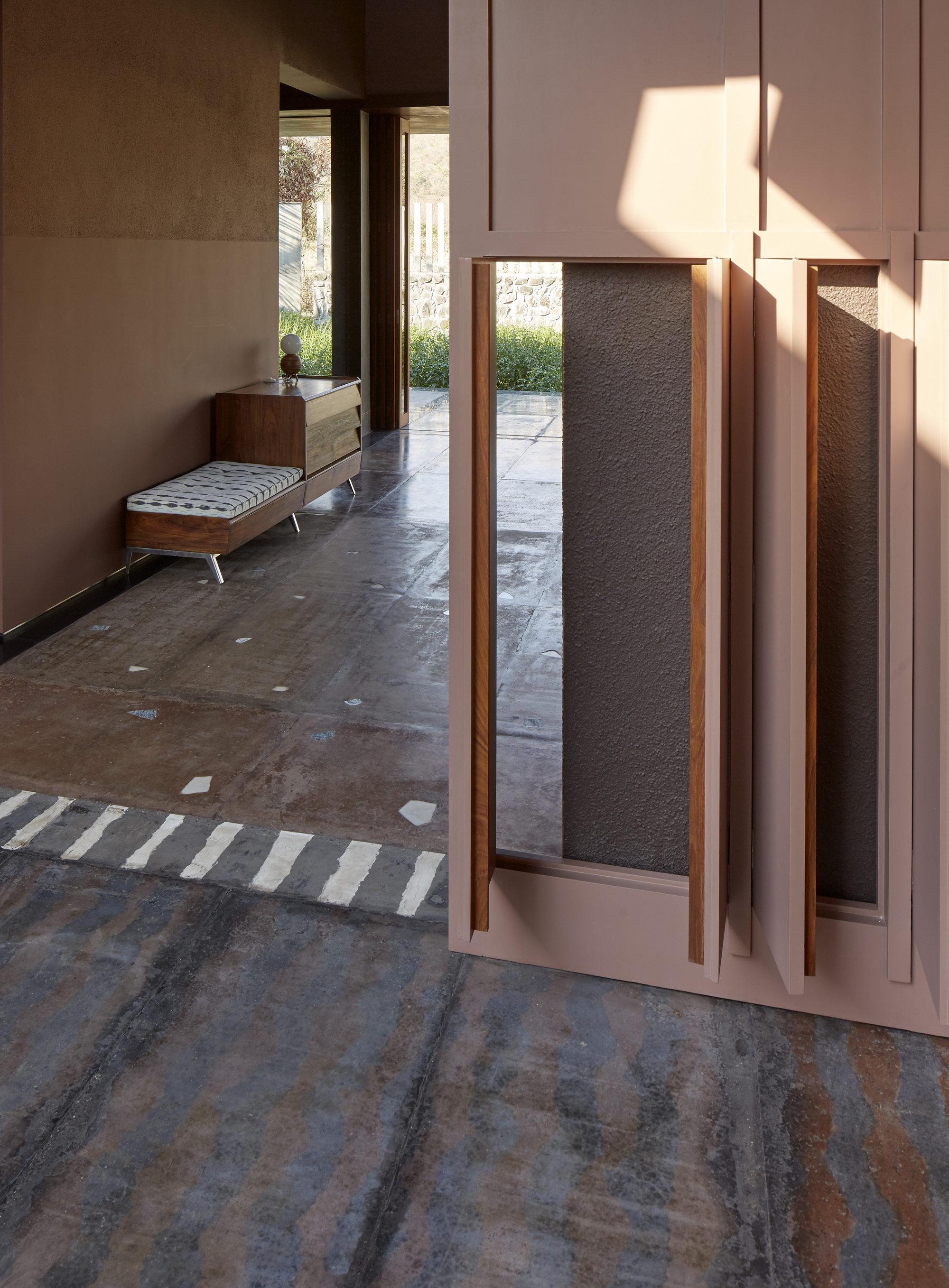 Galeria de Casa Sombra / Samira Rathod Design Atelier - 15