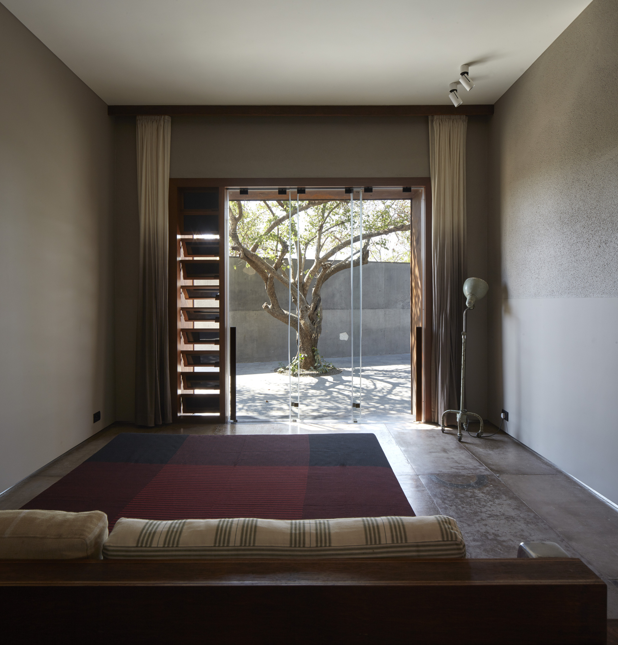 Gallery of The Shadow House / Samira Rathod Design Atelier - 4