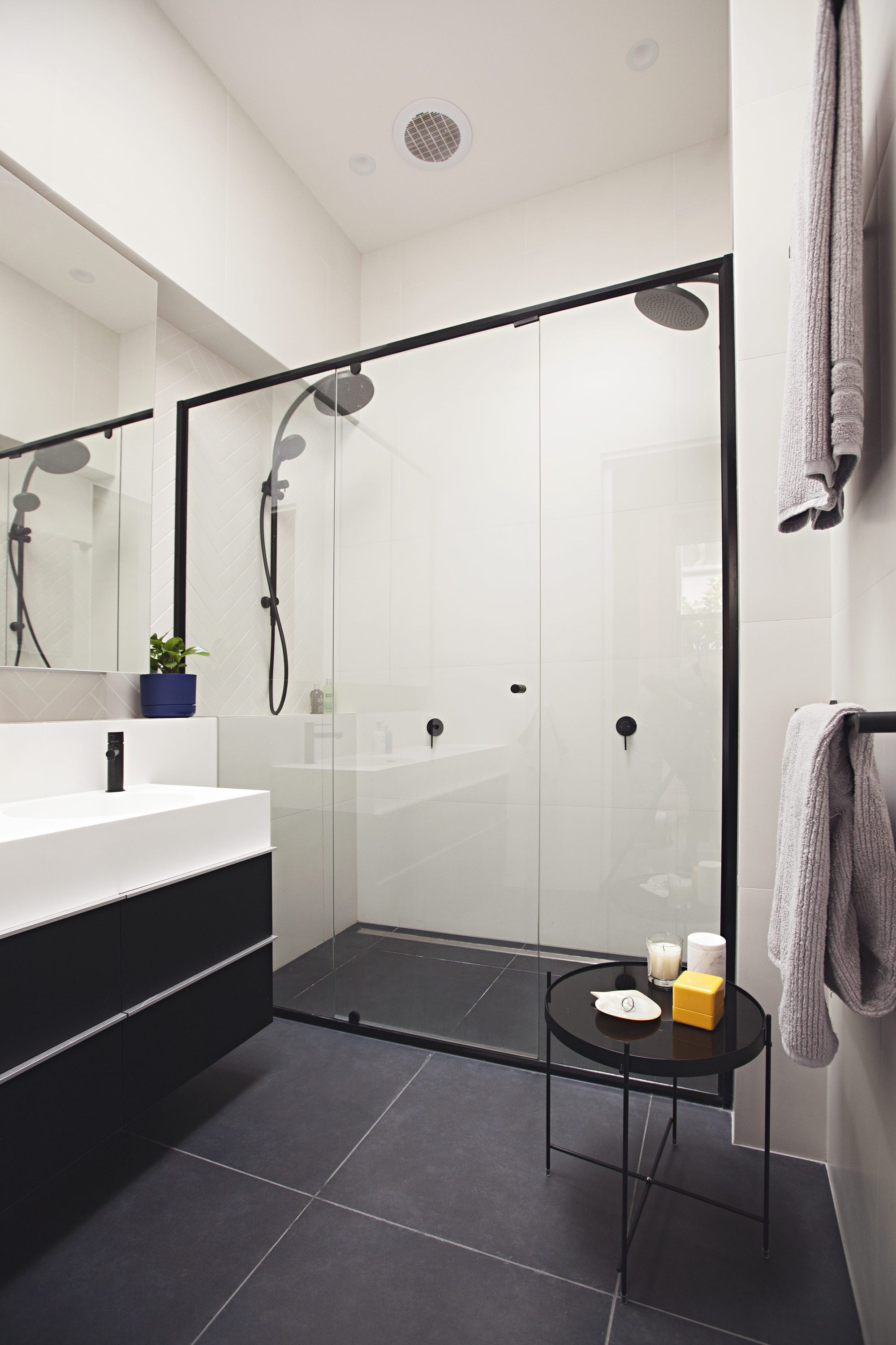 Gallery of Perched House / Rara Architecture - 18