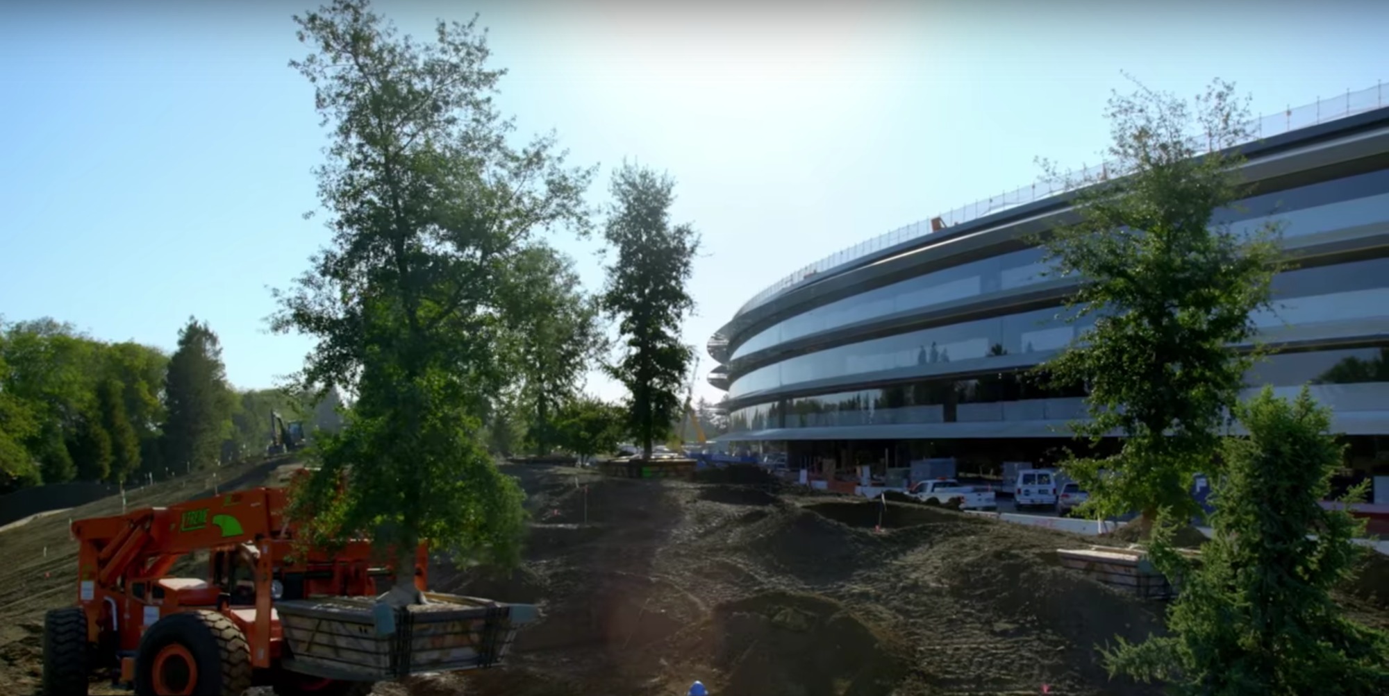 Gallery of The Spaceship Has Landed: Apple’s New Campus Opens - 5