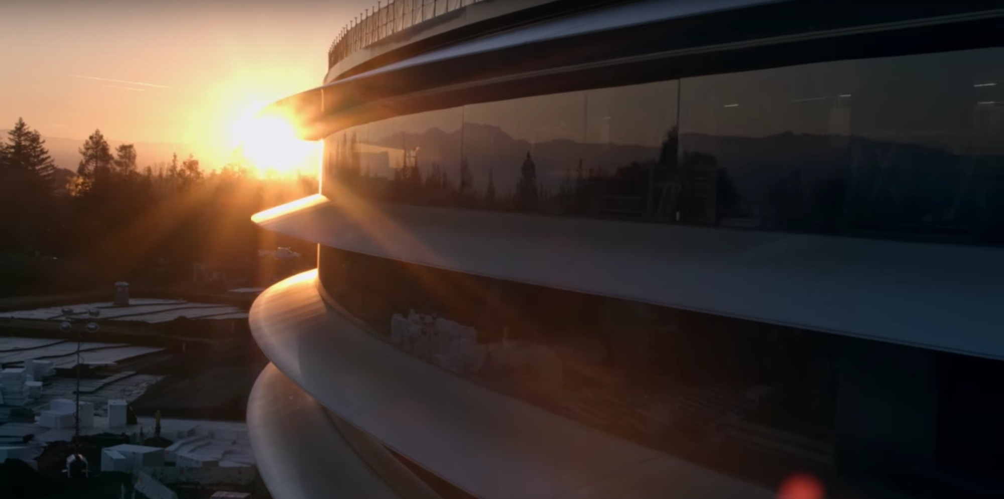 Gallery of The Spaceship Has Landed: Apple’s New Campus Opens - 8