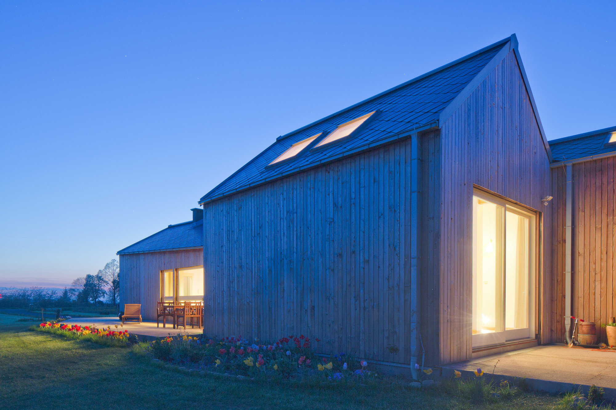 Gallery of Field House / Blank Architects - 10