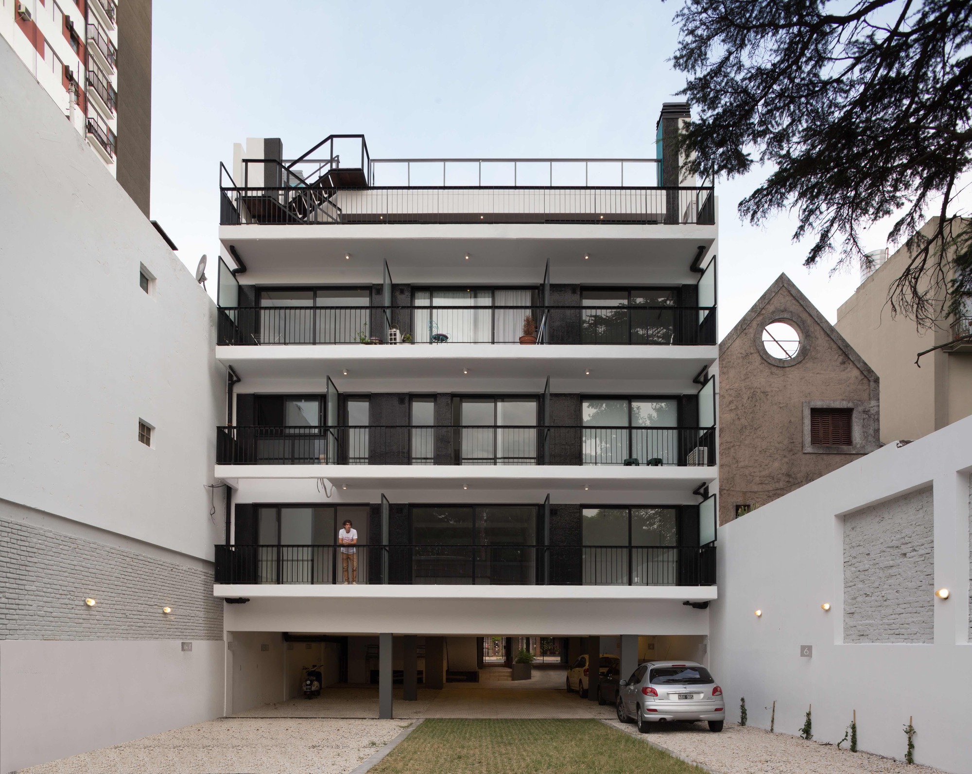 Galería de Edificio MZ3268 / Cubero Rubio - 1