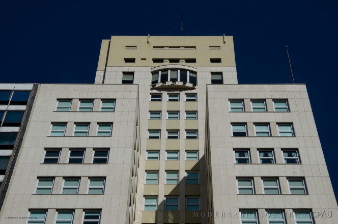 Galería de Clásicos de Arquitectura: Edificio Comega / Douillet, Joselevich y Stein - 4