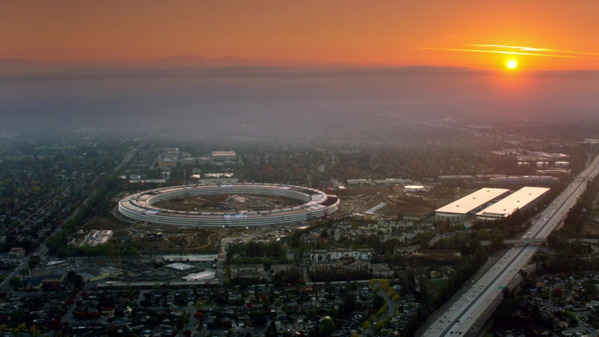 Novo campus da Apple é inaugurado em Cupertino | ArchDaily Brasil