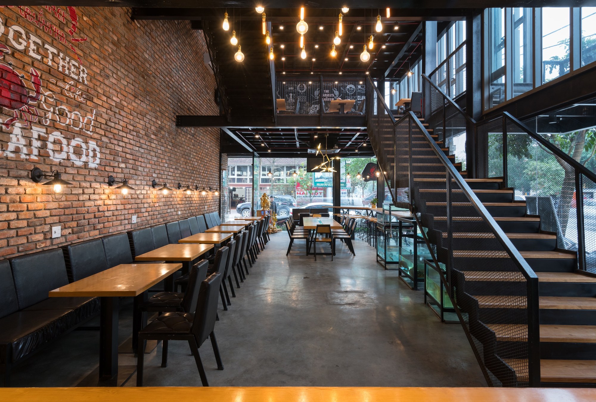 Gallery of Nhà hàng Crabsark & Crawfish Restaurant / TNT architects - 5