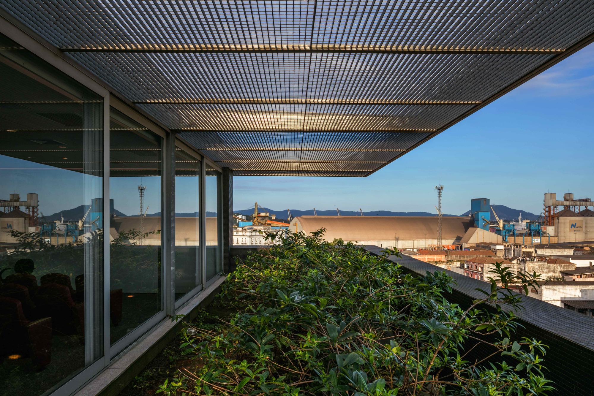 Gallery of Almares Building / Reinach Mendonça Arquitetos Associados - 12