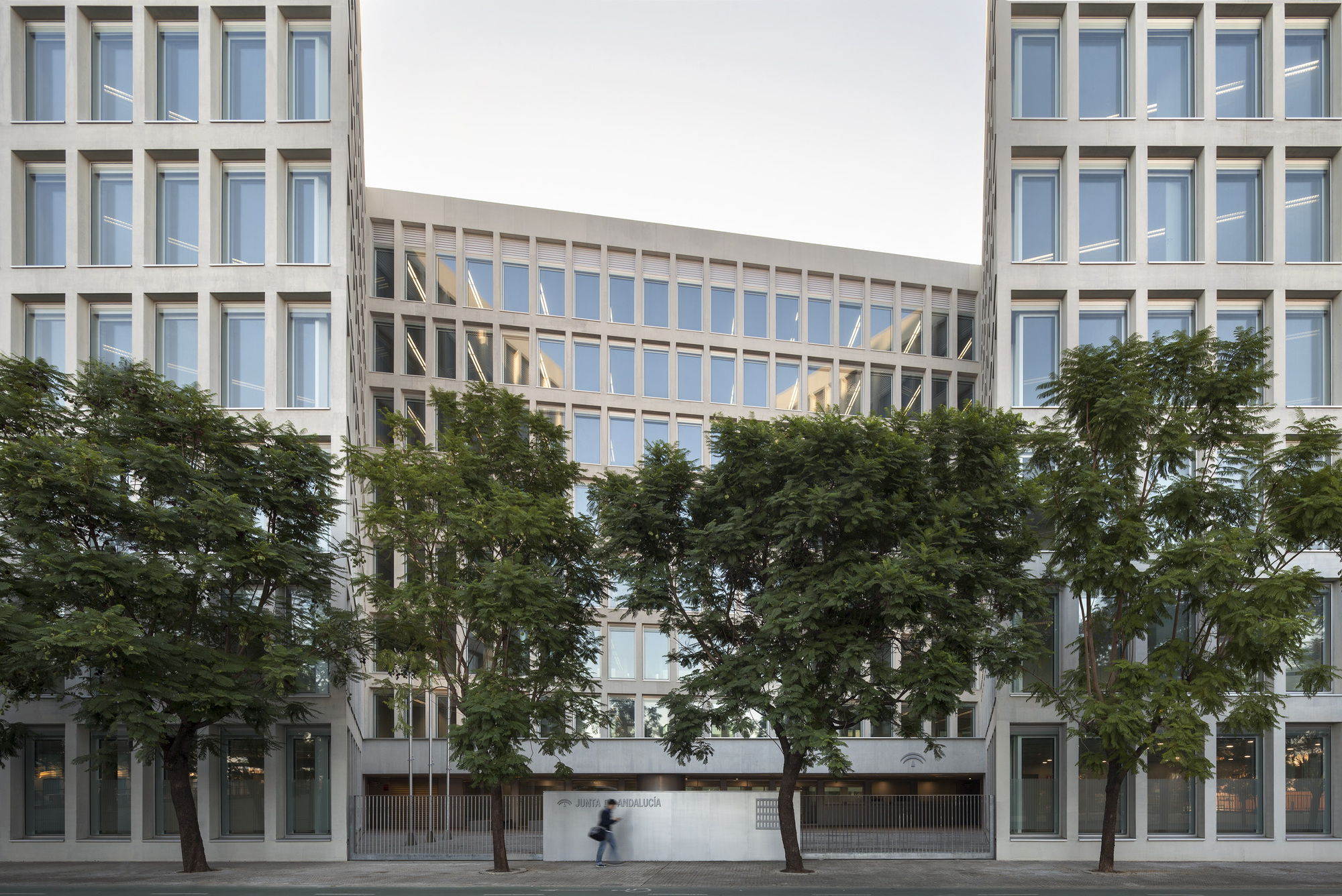 Gallery of Ministry of Development and Housing Offices / Cruz y Ortiz ...