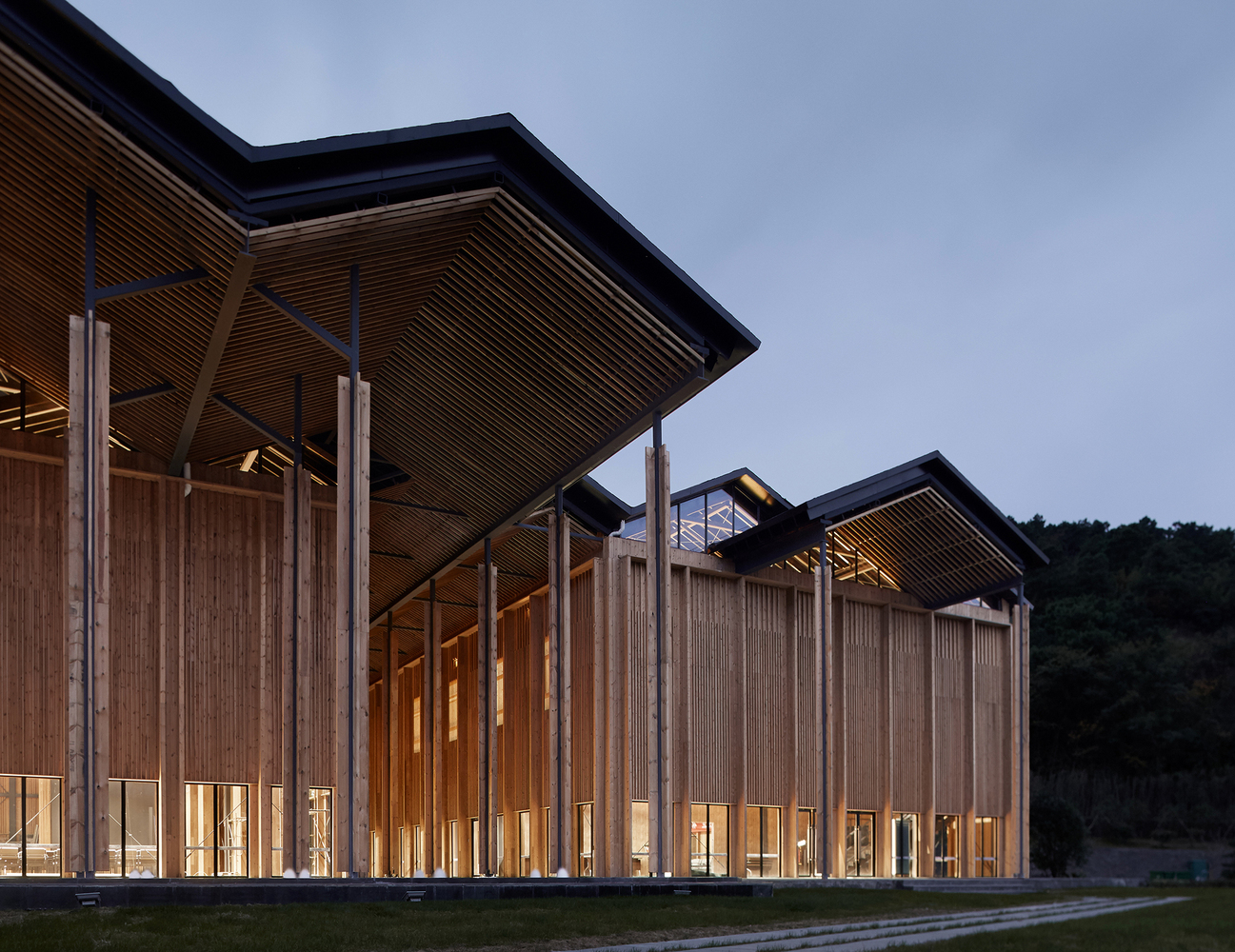Galeria de A luz zenital como solução de iluminação natural em 16 ...